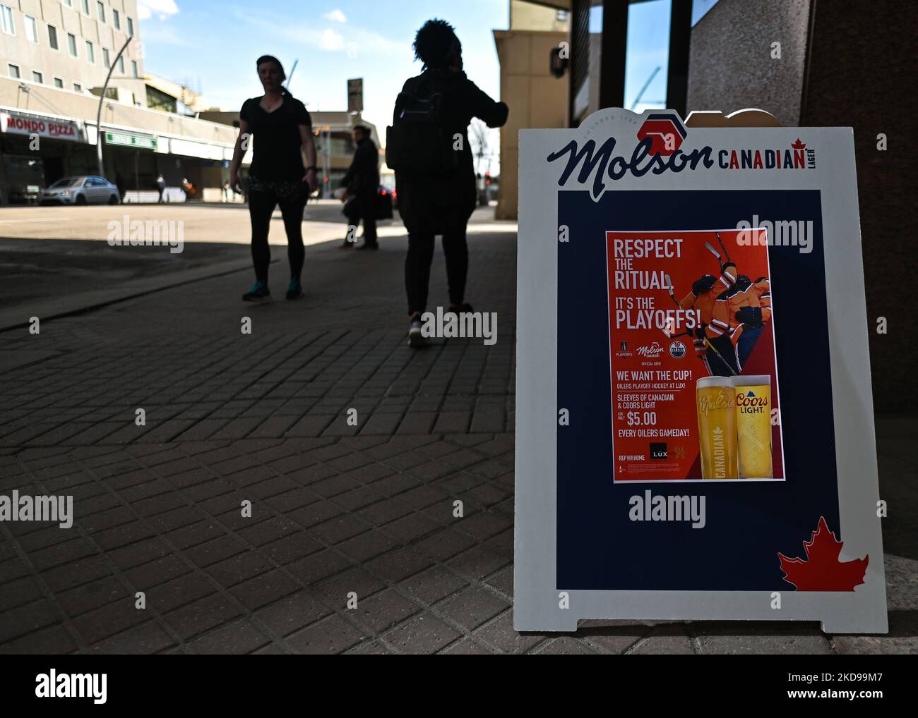 Molson canadian beer hi-res stock photography and images - Alamy