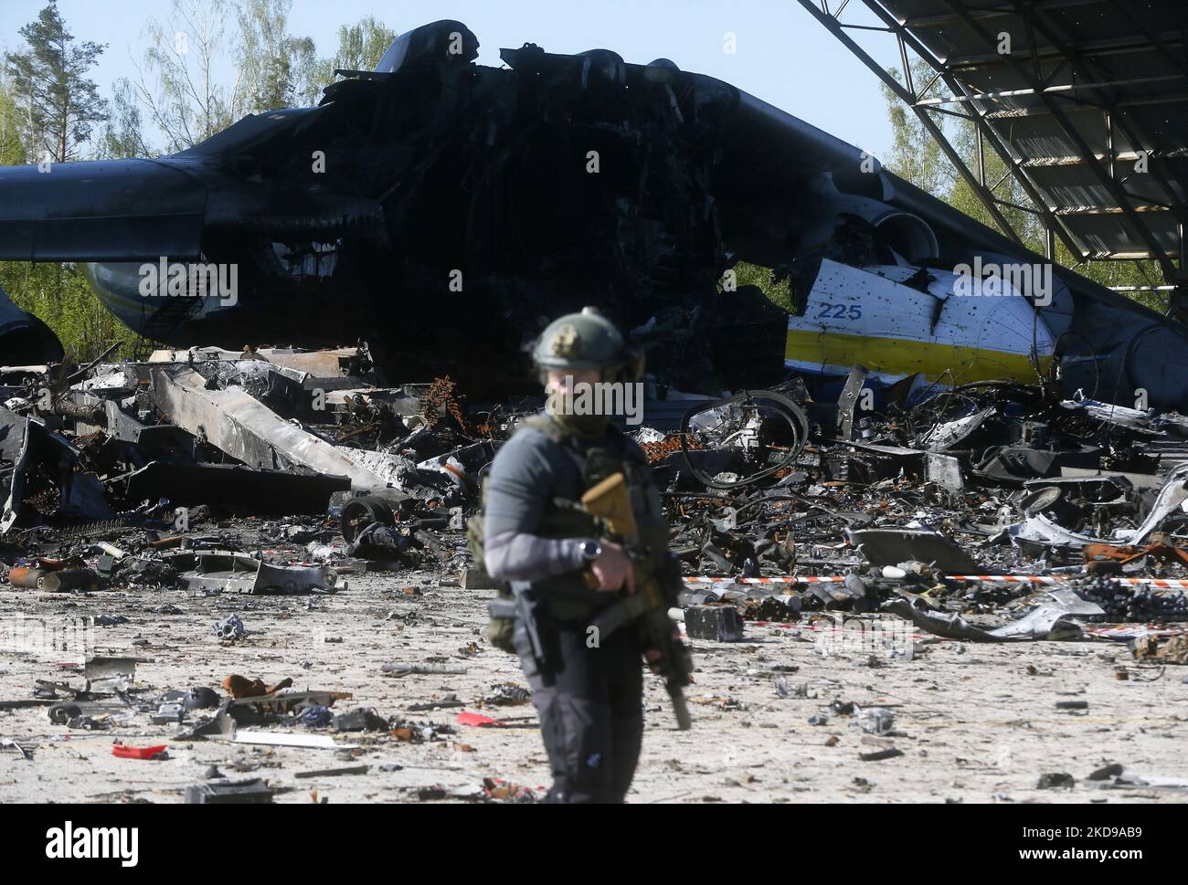 Largest ukrainian transport plane antonov an 225 mriya hi-res stock ...