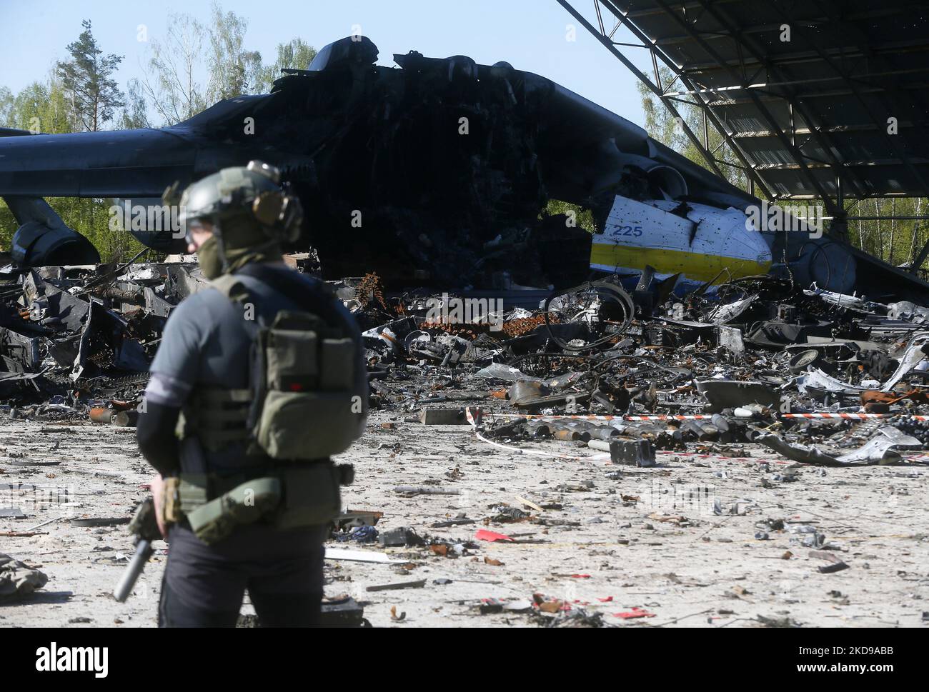 Largest ukrainian transport plane antonov an 225 mriya hi-res stock ...