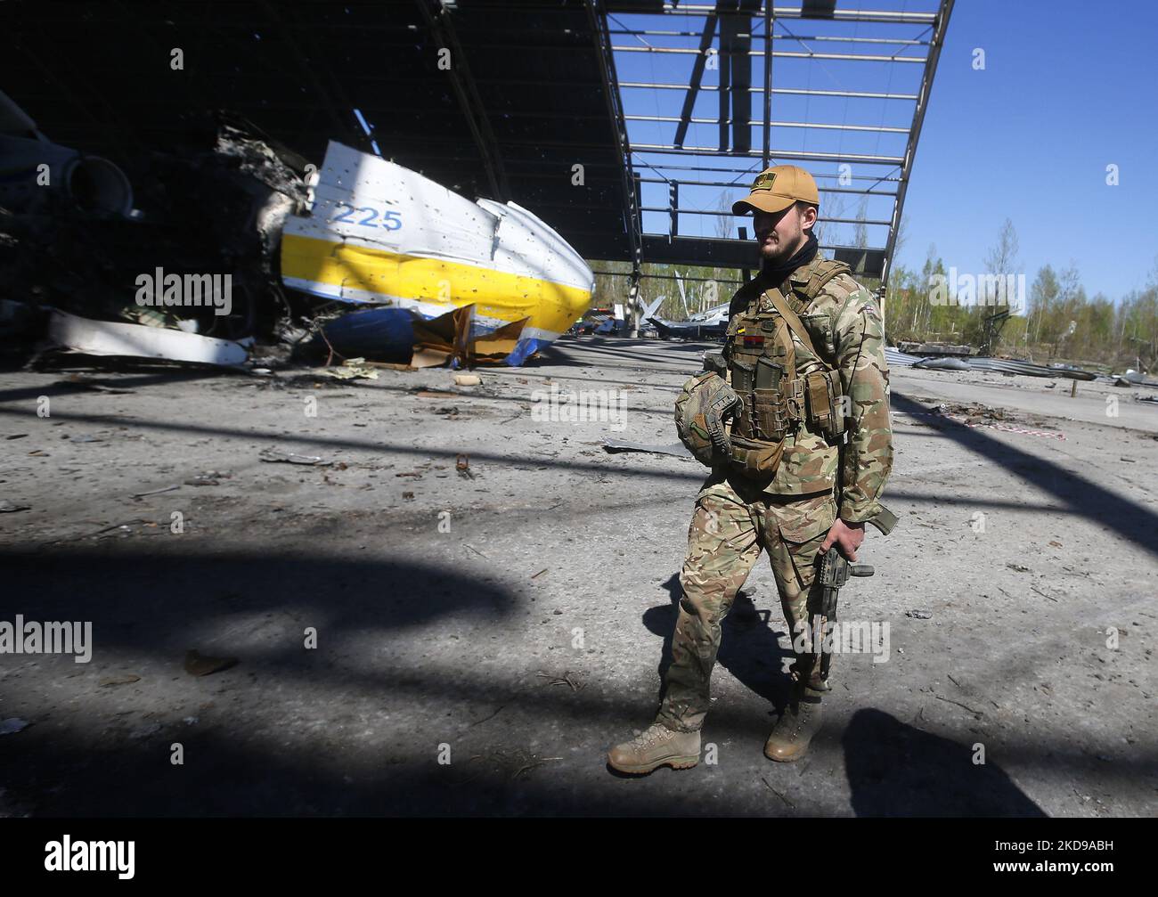 Largest ukrainian transport plane antonov an 225 mriya hi-res stock ...