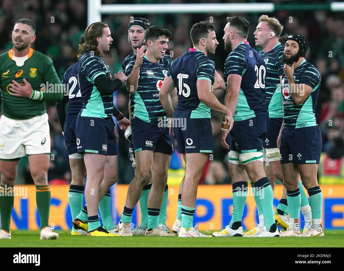Ireland players celebrate following the Autumn International match at ...