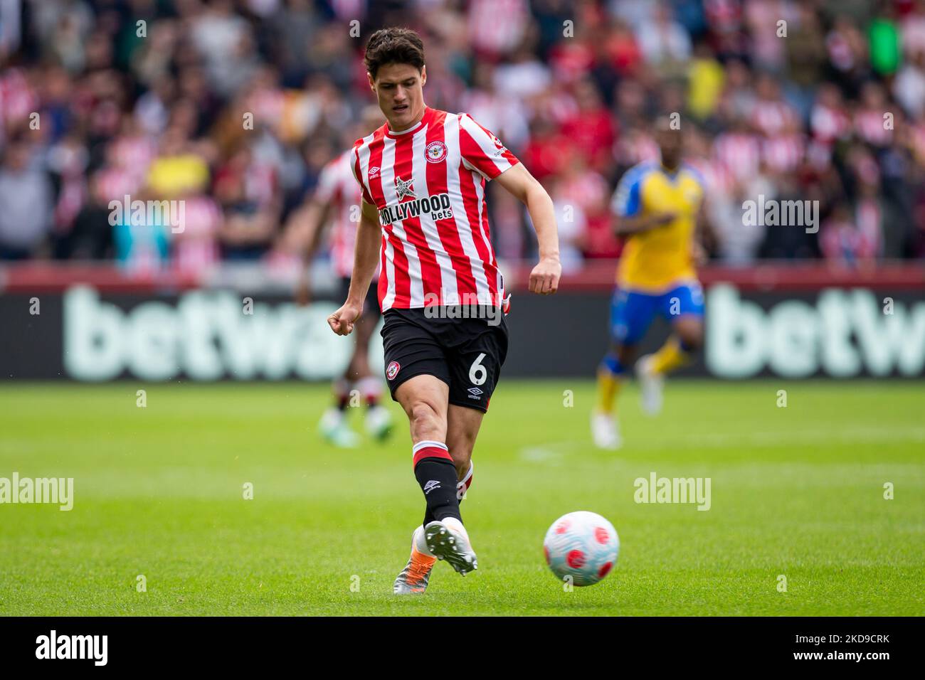 Christian Norgaard of Brentford controls the ball during the Premier ...