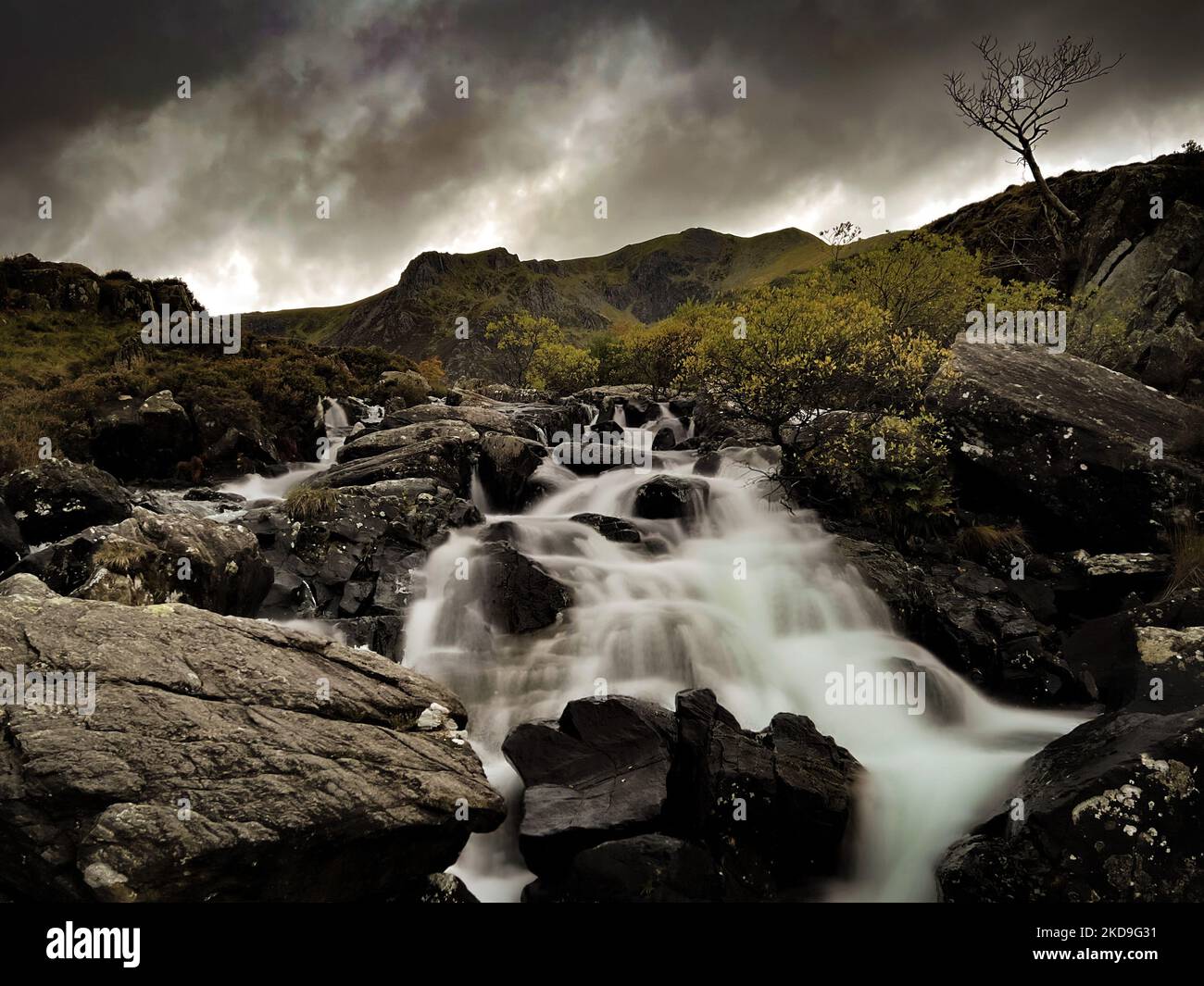 Cascade peak in dramatic hi-res stock photography and images - Alamy