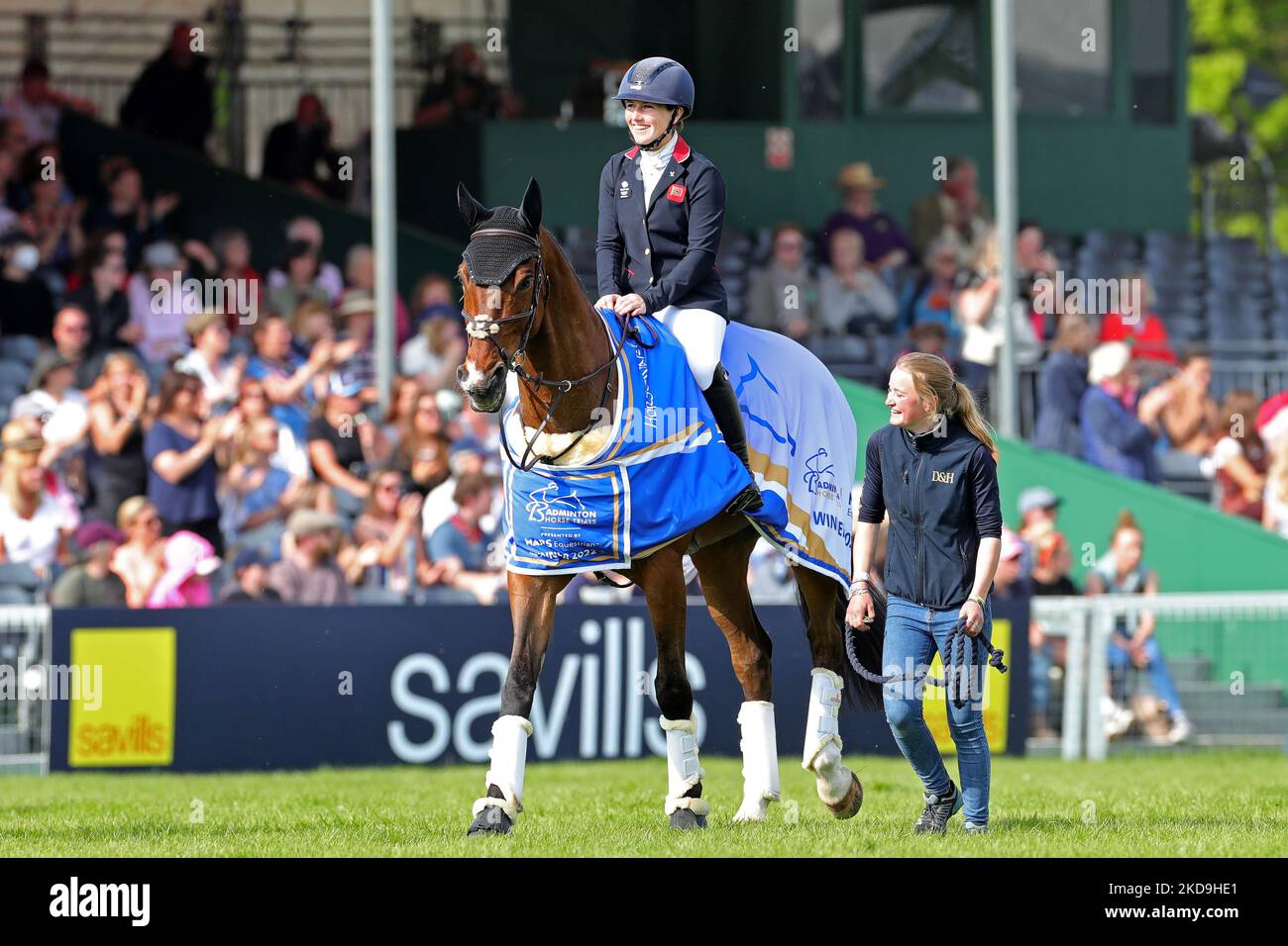 Laura Collett & London 52 celebrate with Tilly the groom after winning ...