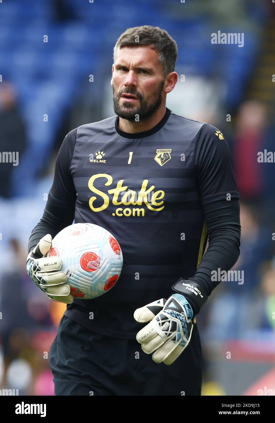 Ben Foster of Watford during the pre-match warm-up during Premier ...
