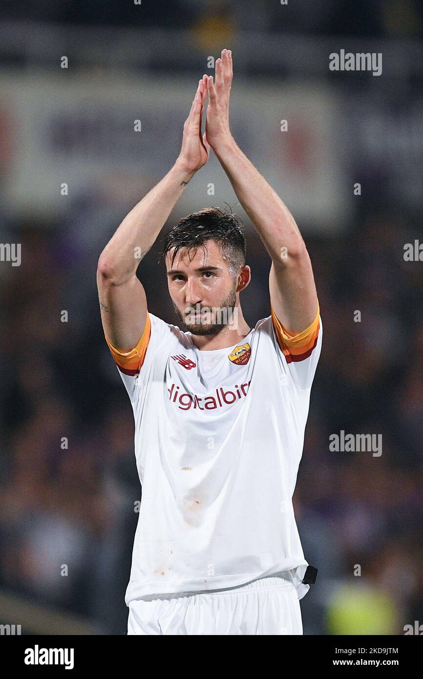 Bryan Cristante of AS Roma greets his supporters during the Serie A ...