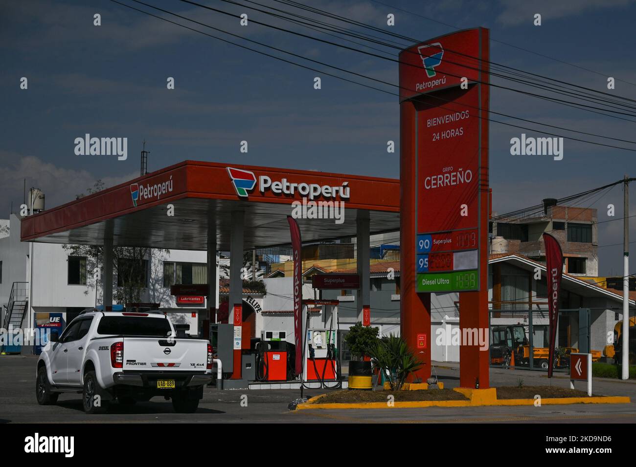 Petroperu gaz station hi-res stock photography and images - Alamy