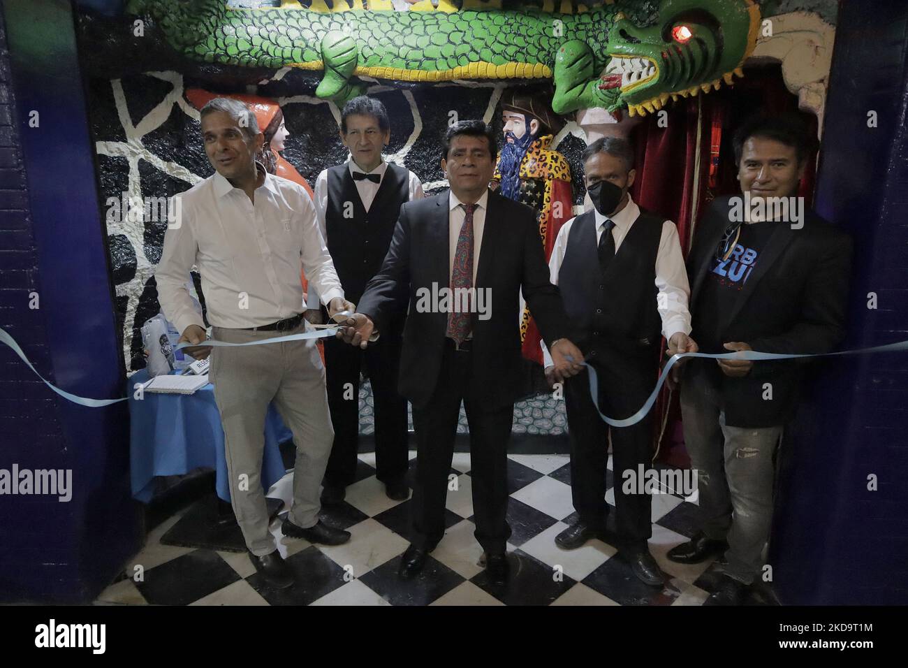 Cutting the ribbon during the reopening of the Barba Azul cabaret bar ...