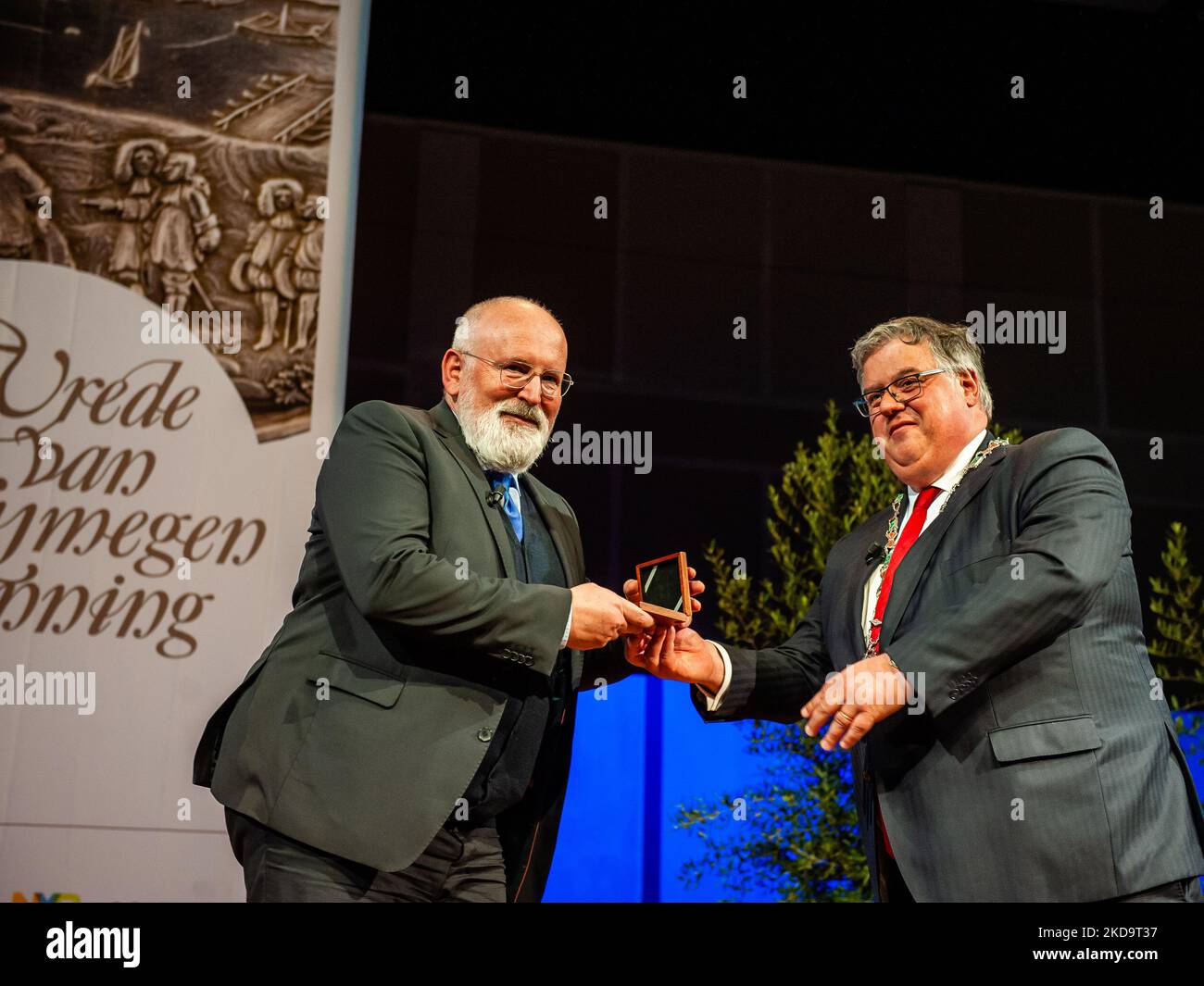 Mayor of Nijmegen, Hubert Bruls is giving the 'Treaties of Nijmegen ...