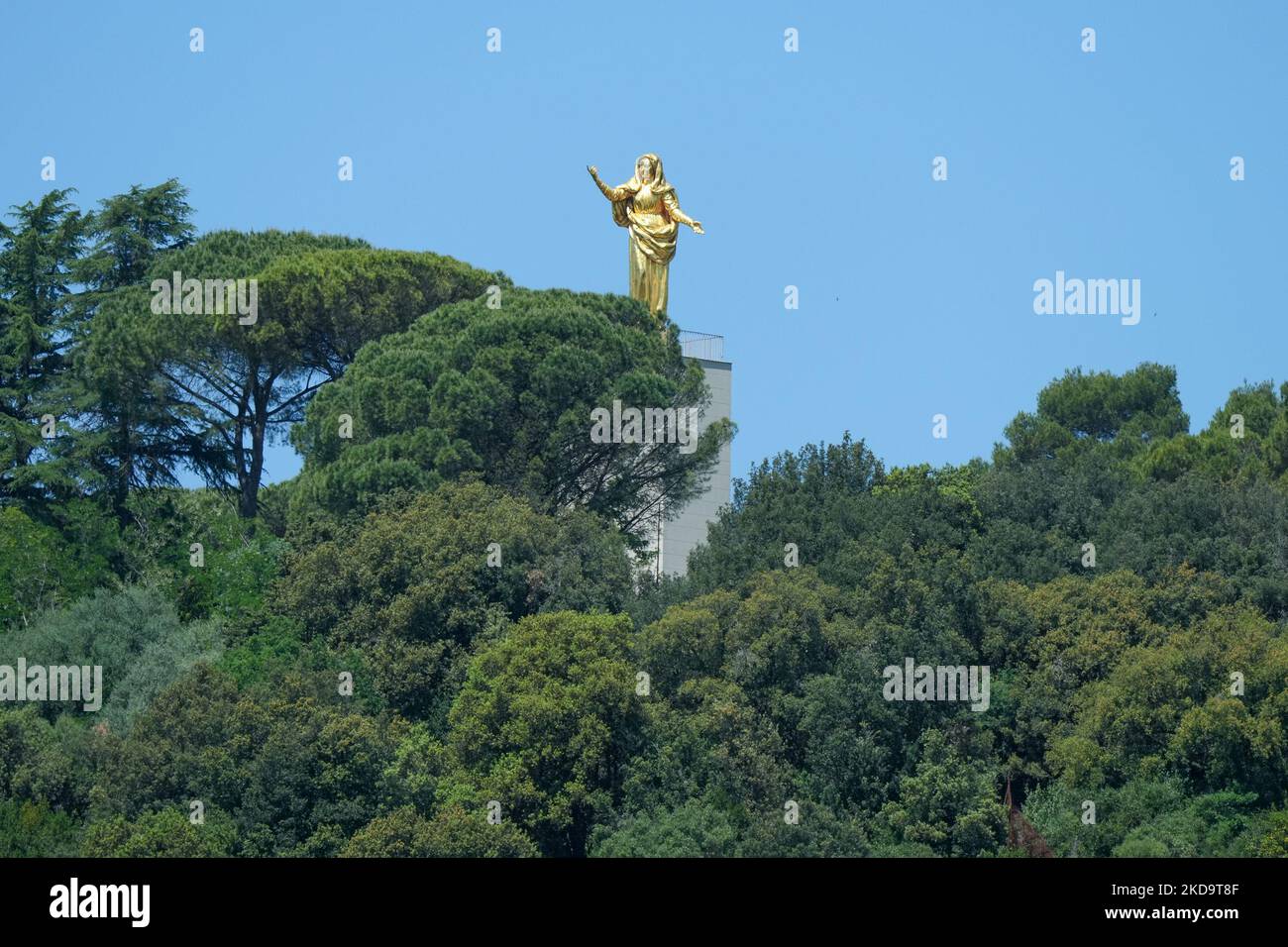 Nine meters high sculpture hi-res stock photography and images - Alamy