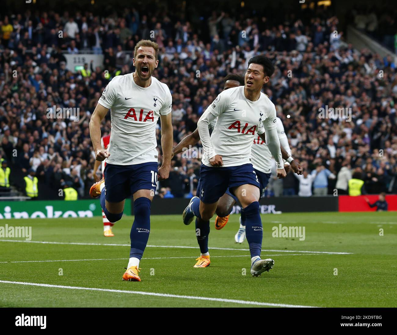 Tottenham Hotspur's Harry Kane celebrates his goal during Premier ...