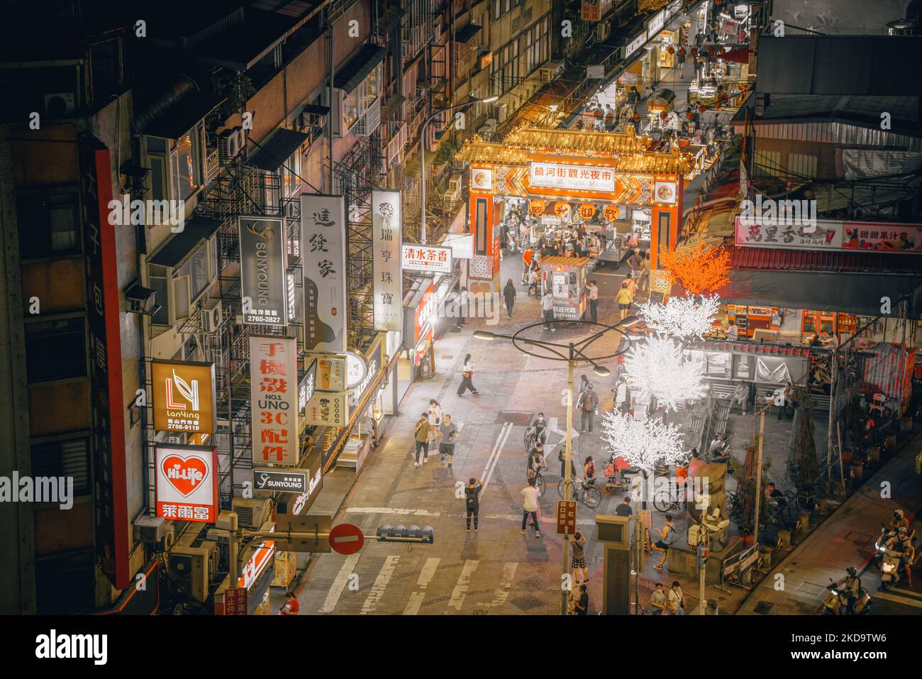 A high angle of Taiwan's night market and Songshan Ciyou temple ...