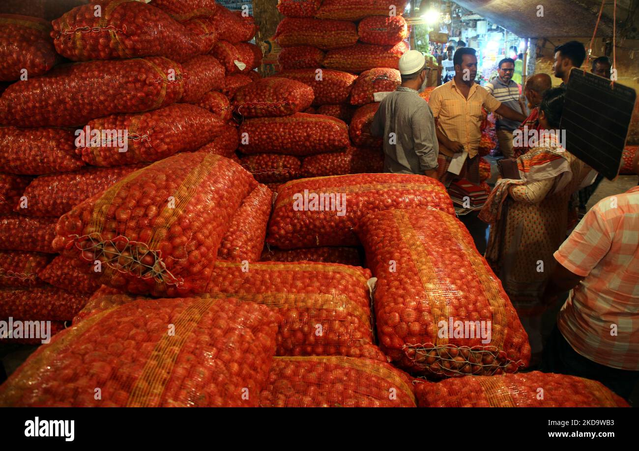 Bangladeshi onion seller hi-res stock photography and images - Alamy