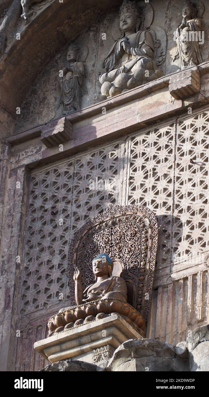 A vertical shot of Chinese architecture temple with design in daylight ...