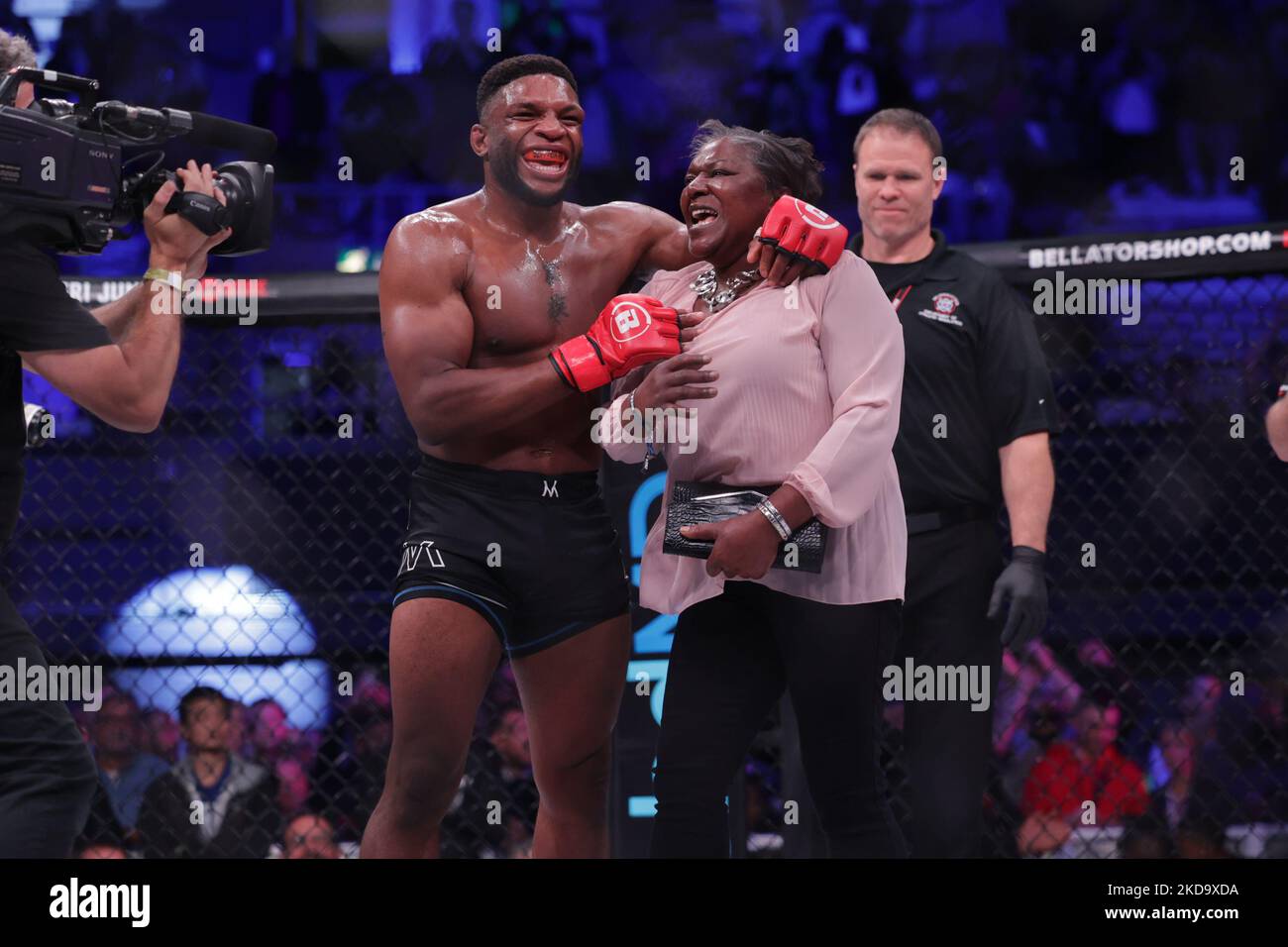 Paul 'Semtex' Daley celebrates winning his final fight with his mother ...