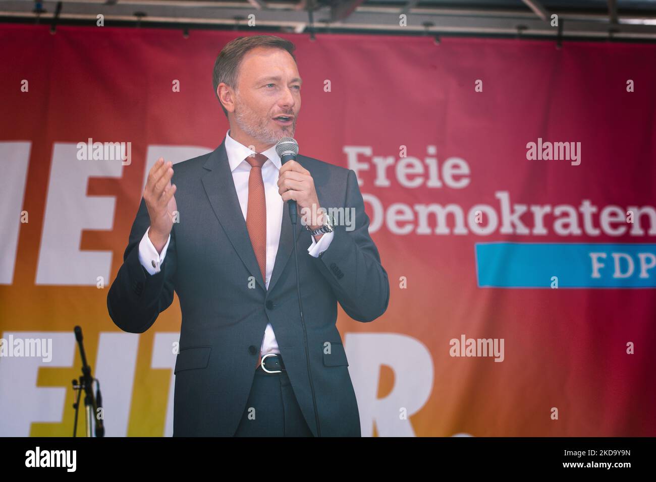 Christian Lindner, the federal Minister of Finance, speaks to the crowd ...