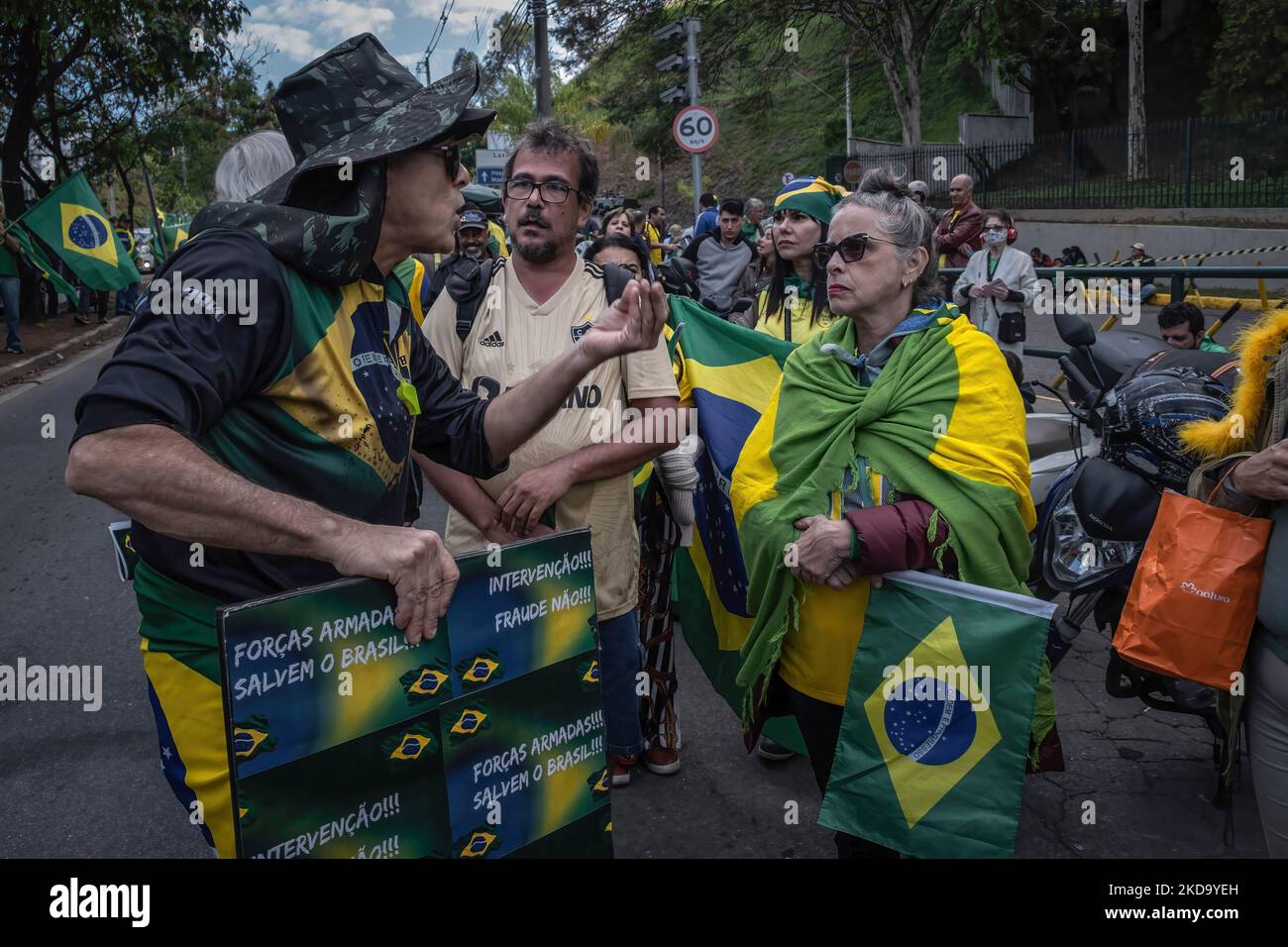 Tiro de guerra hi-res stock photography and images - Alamy