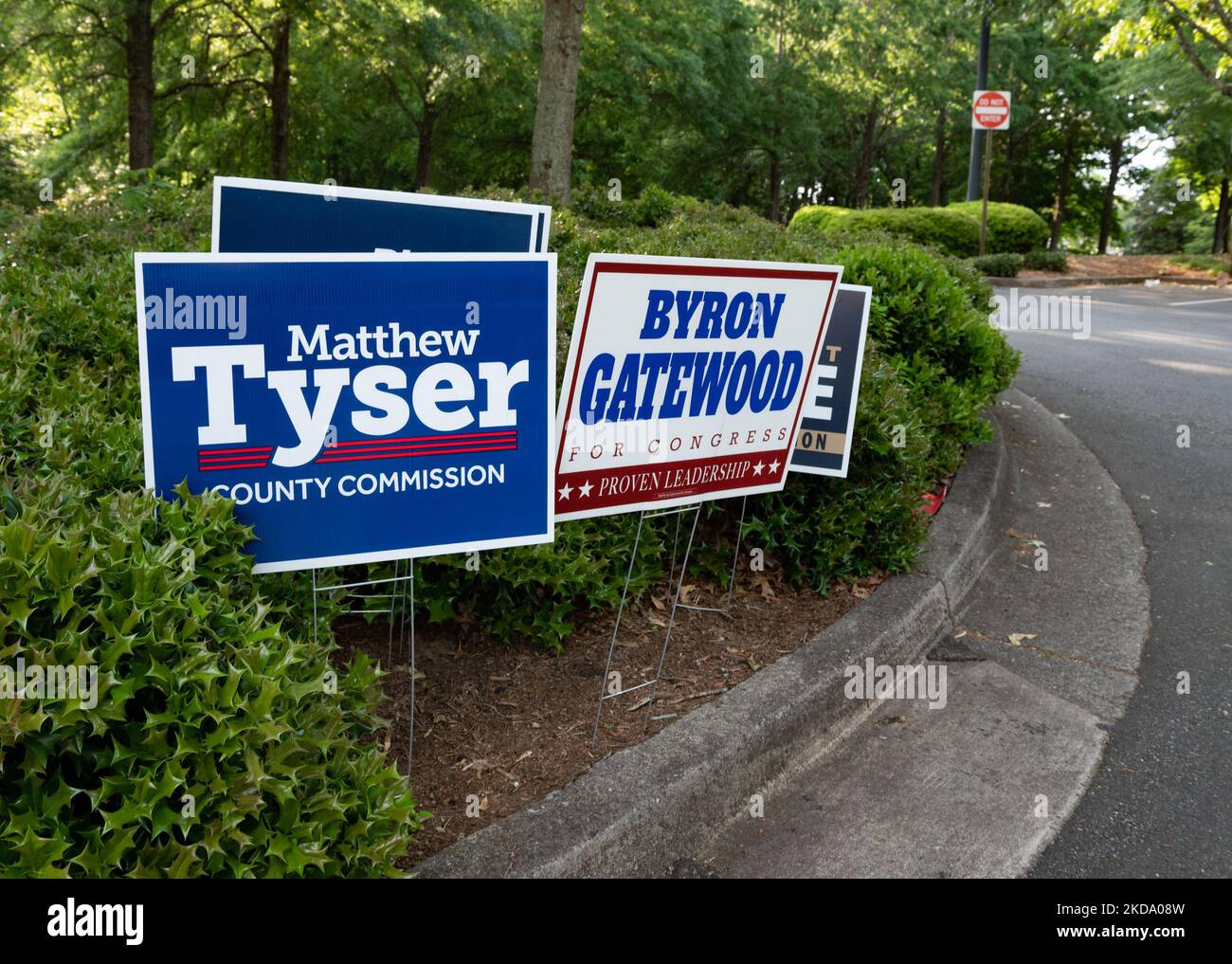 Early voting is on-going throughout Georgia and the signs around the ...