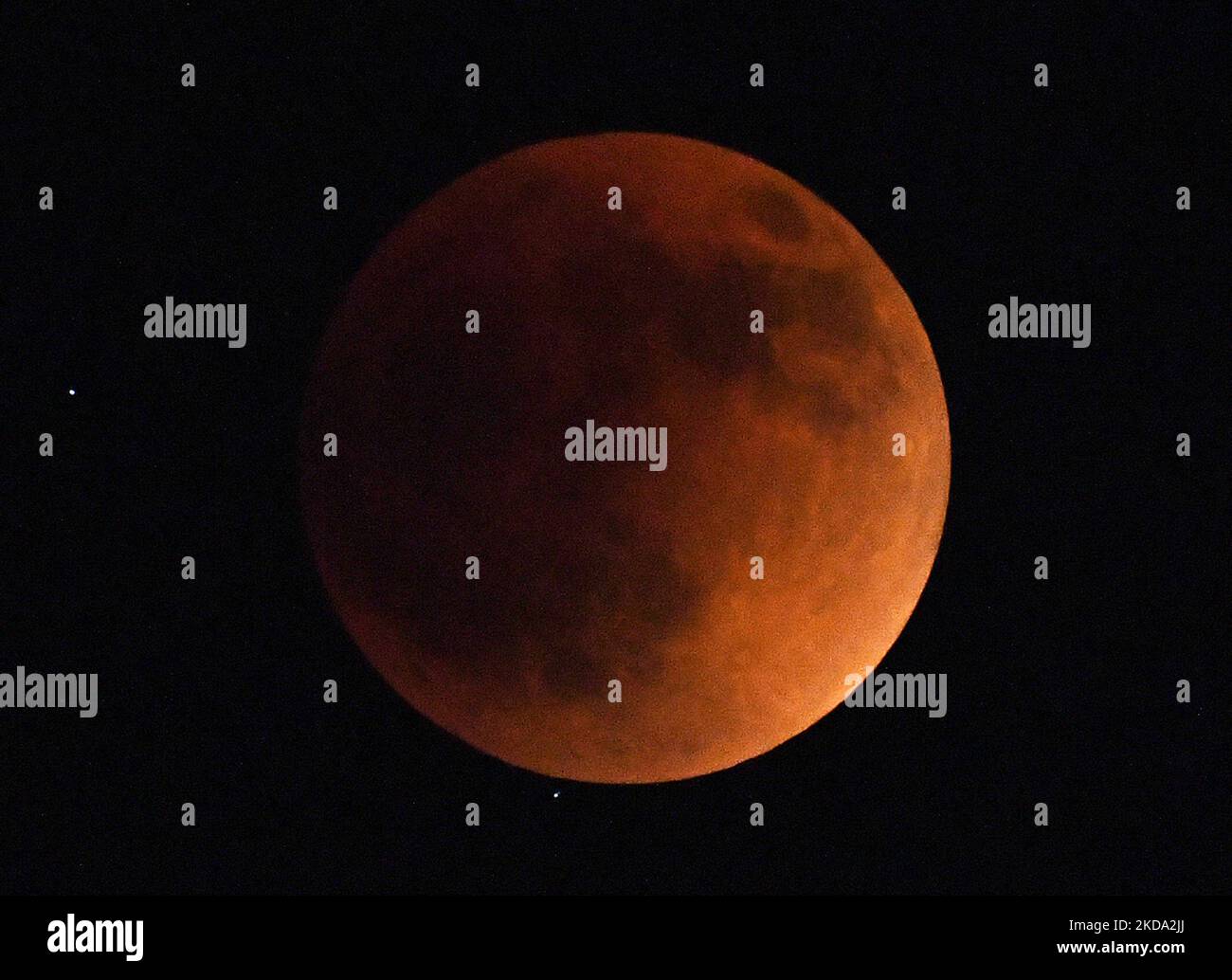 90 minute total lunar eclipse hi-res stock photography and images - Alamy