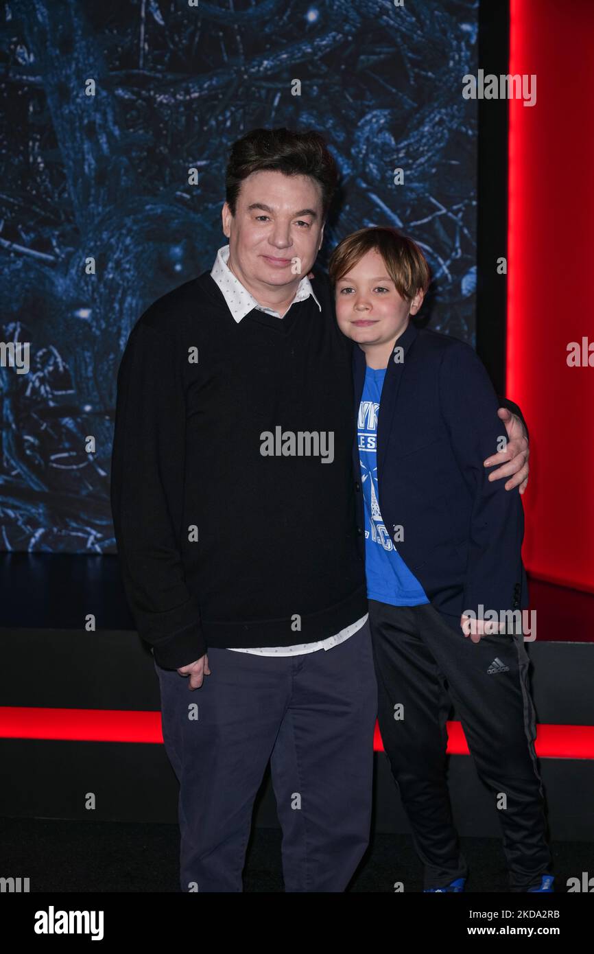 Mike Meyers (L) attends Netflix's "Stranger Things" Season 4 Premiere ...