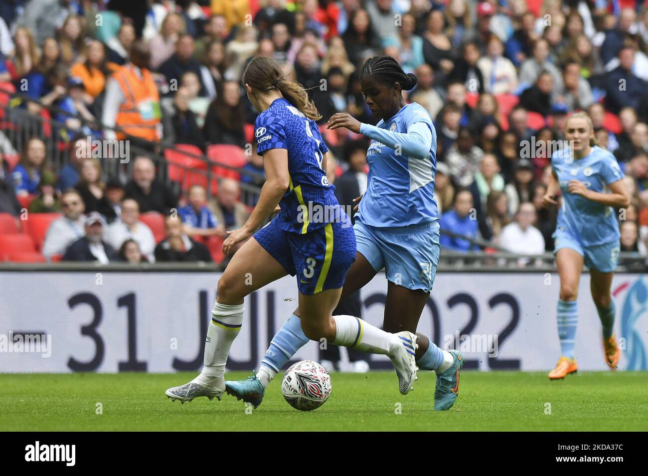 Khadija Shaw of Manchester City battles for possession with Aniek ...