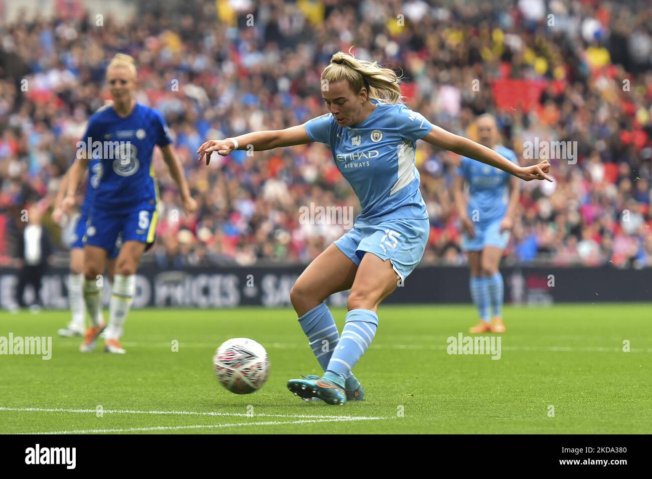 Lauren Hemp of Manchester City shoots at goal during the Women's FA Cup ...