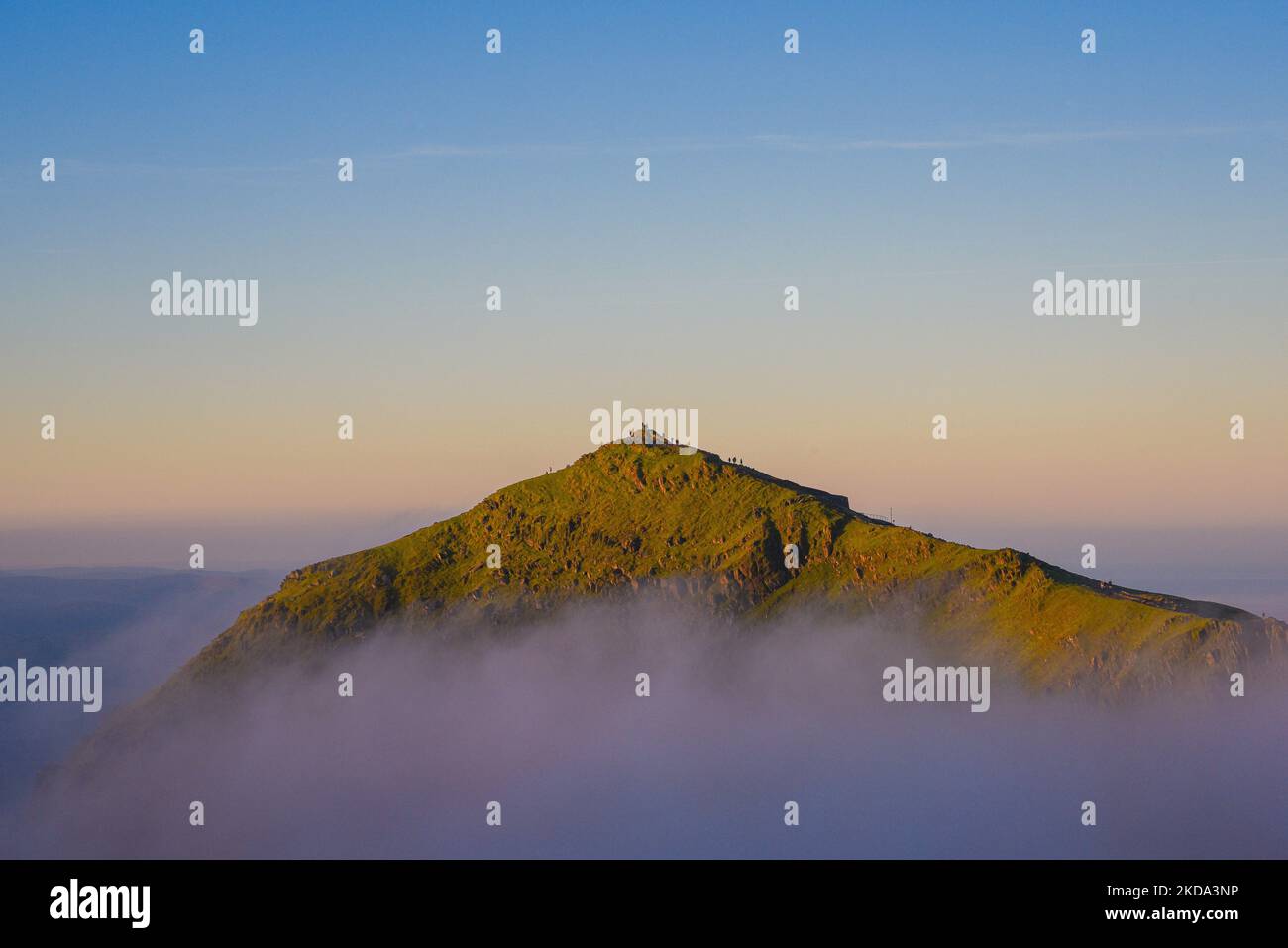 Misty sunrise view at Snowdon summit, Snowdonia National Park ...