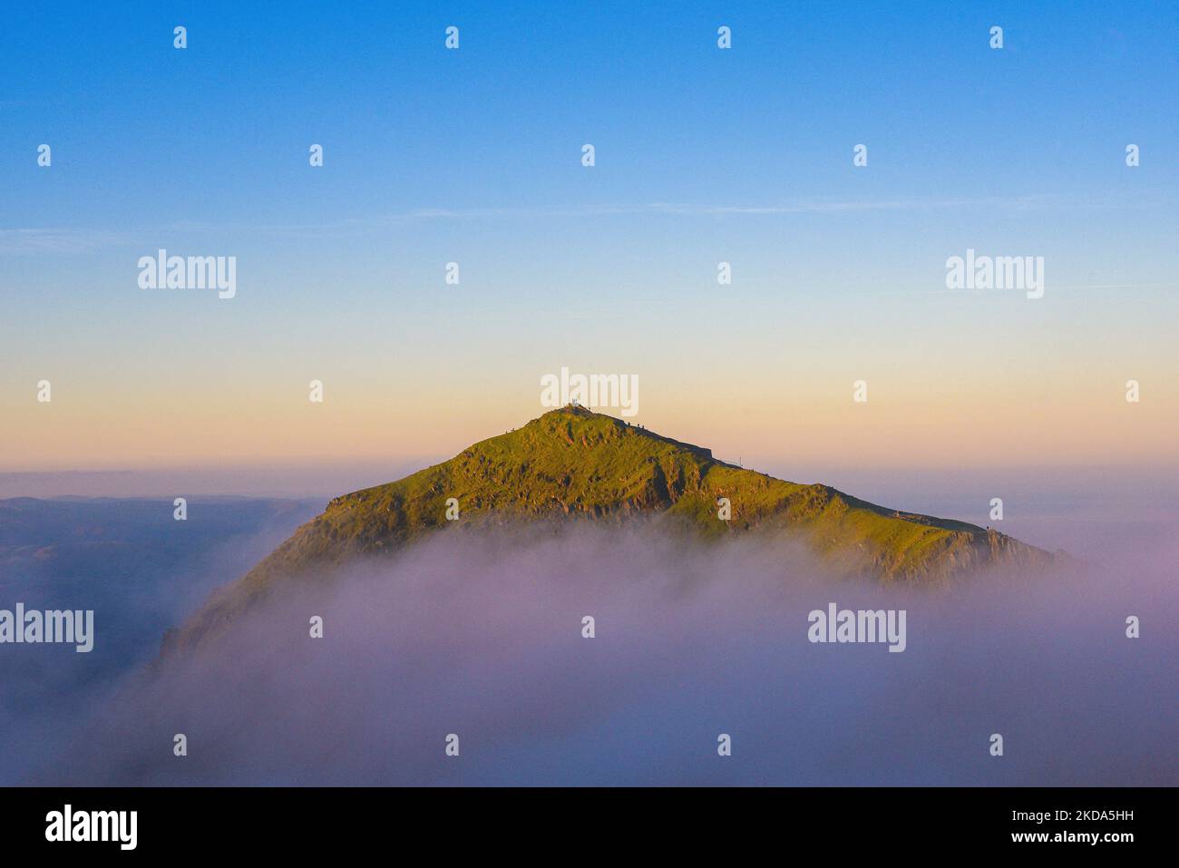Misty sunrise view at Snowdon summit, Snowdonia National Park ...