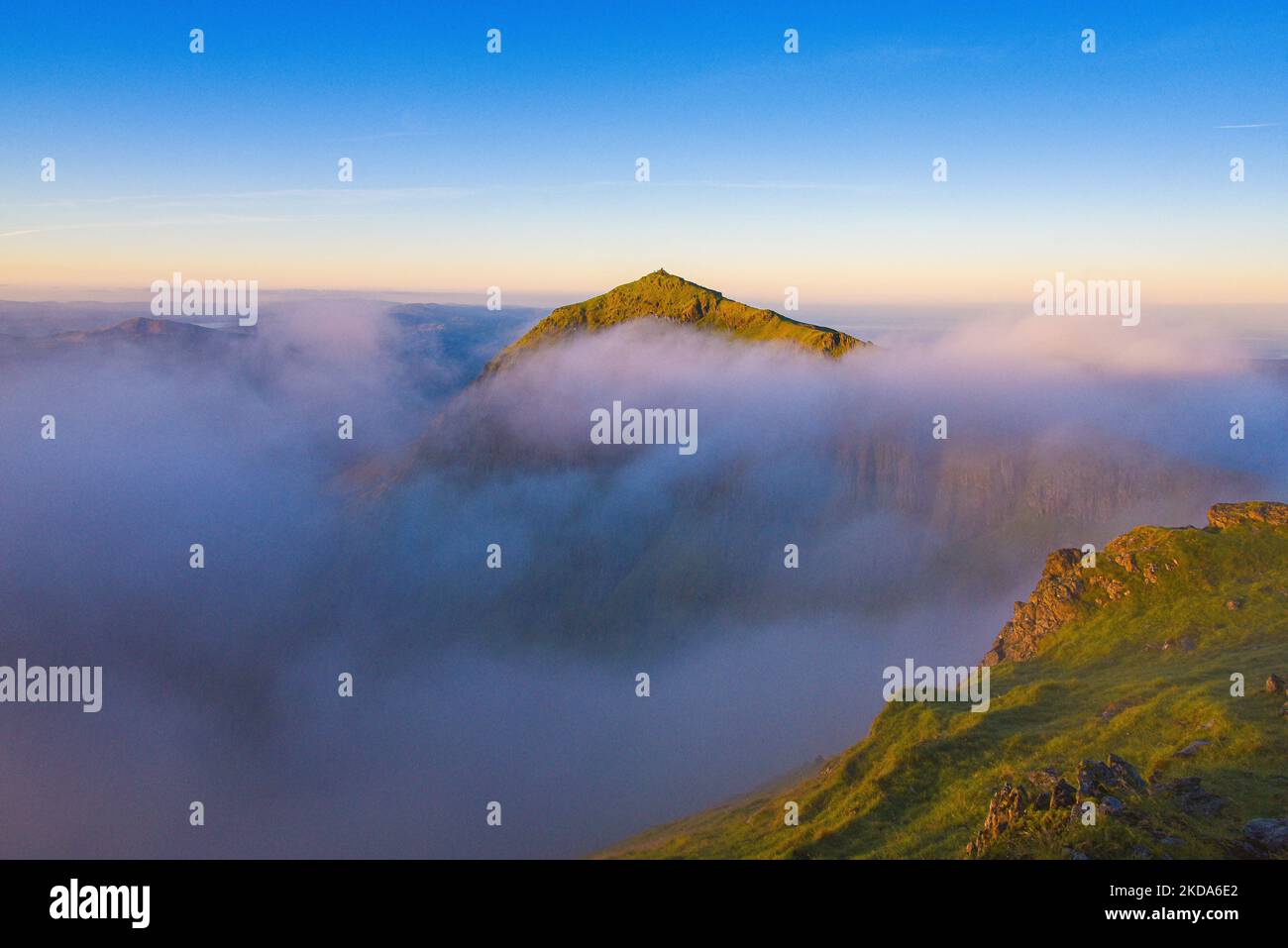 Misty sunrise view at Snowdon summit, Snowdonia National Park ...