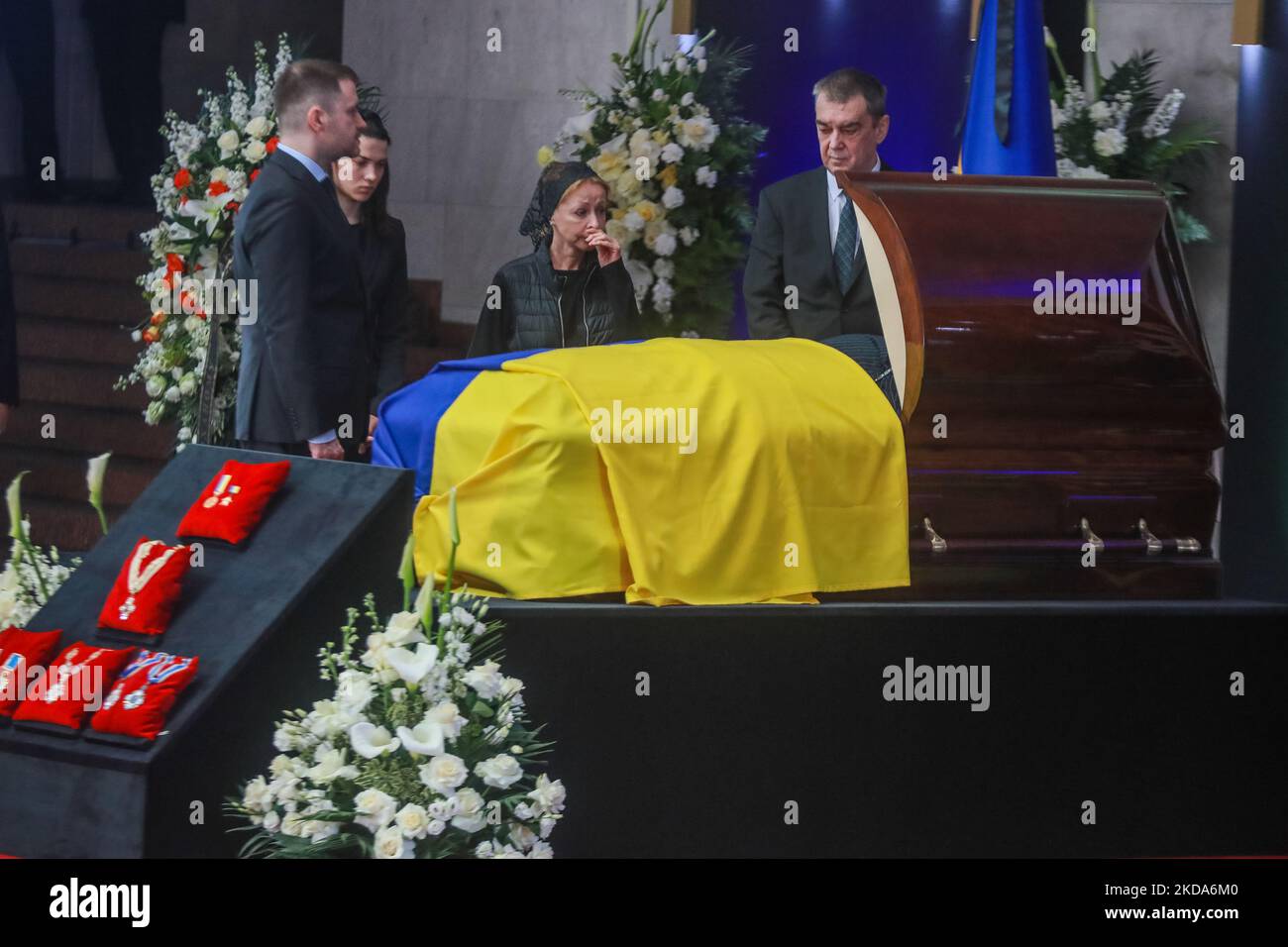 Relatives say goodbye to the body of the first President of Ukraine ...