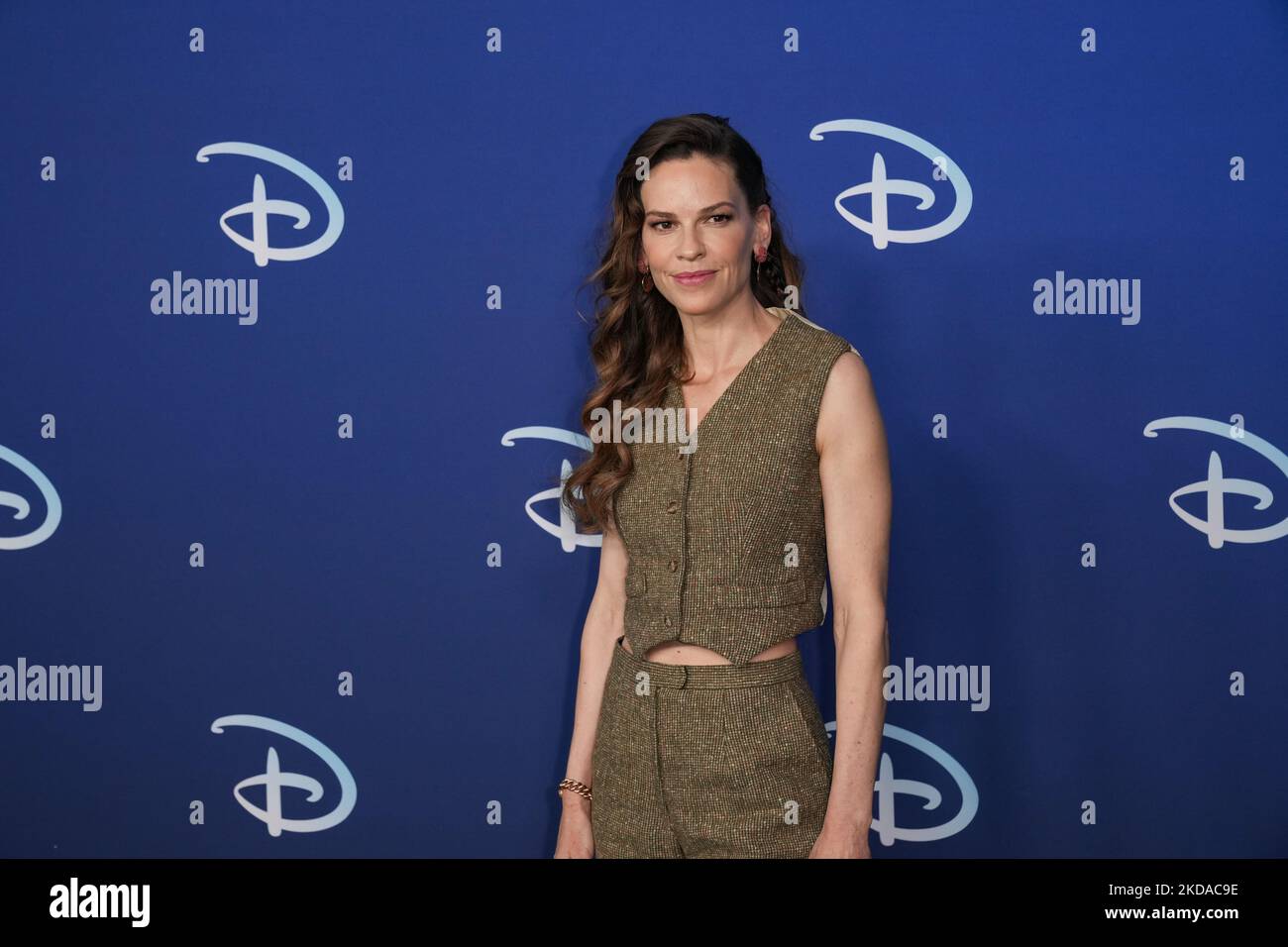 NEW YORK, NEW YORK - MAY 17: Hillary Swank attends the 2022 ABC Disney ...