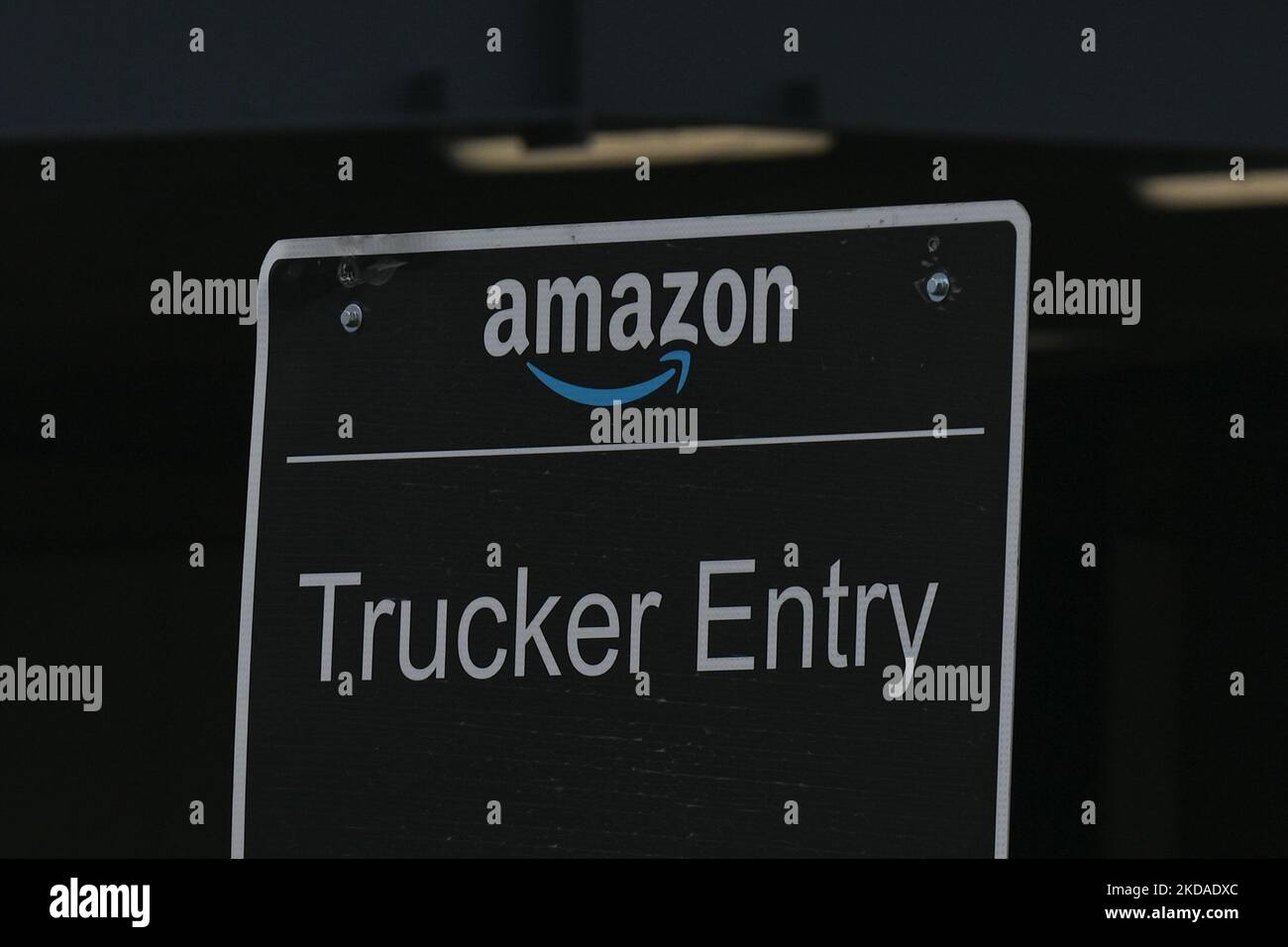 Trucker entry sign hi-res stock photography and images - Alamy