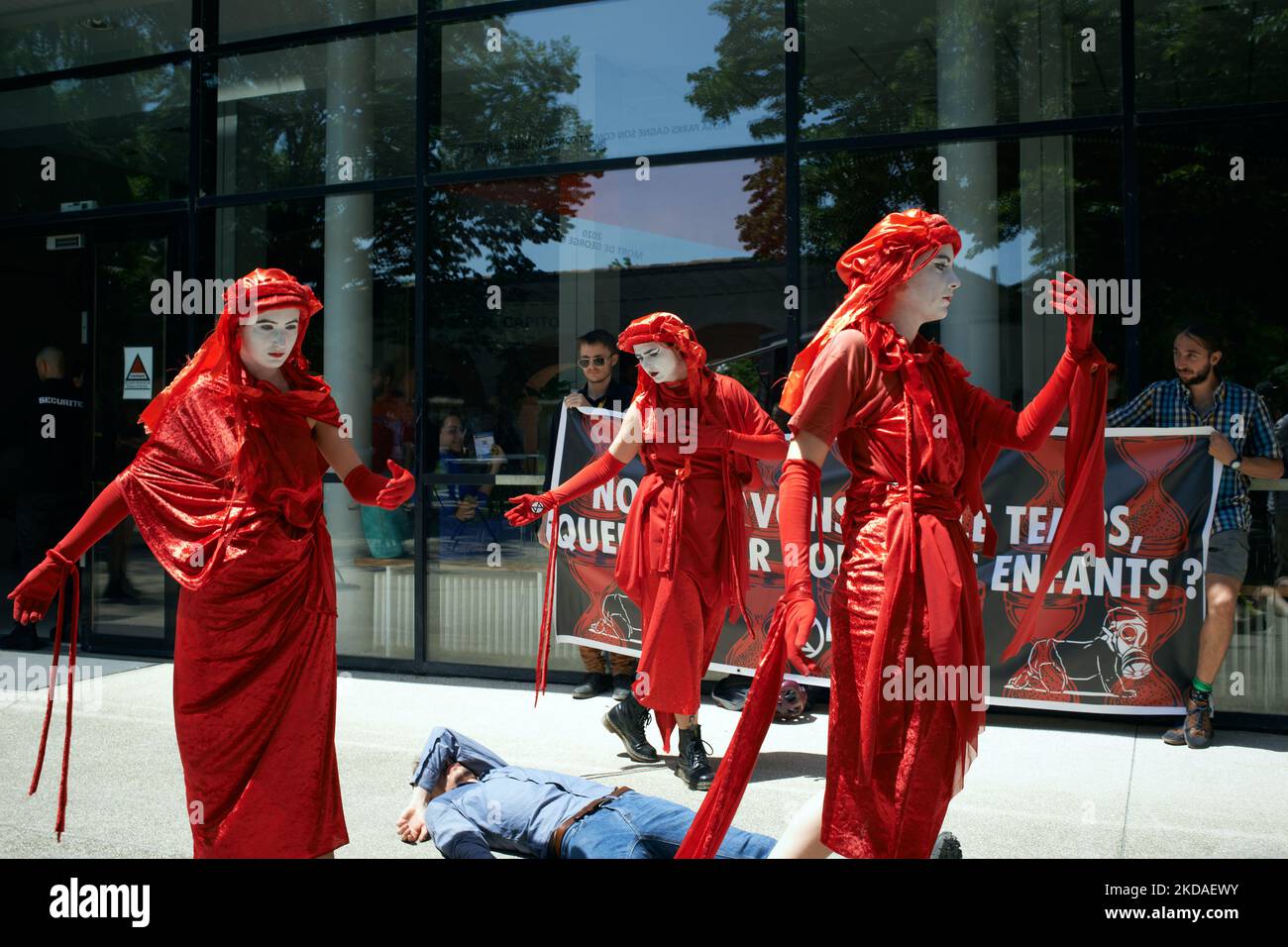 Stand cop21 climate change summit hi-res stock photography and images ...