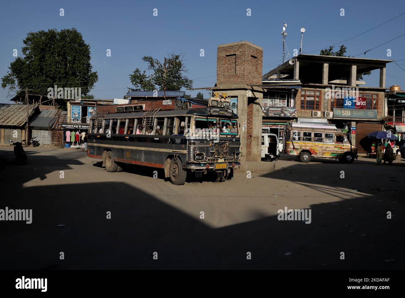 Bus stand baramulla hi-res stock photography and images - Alamy