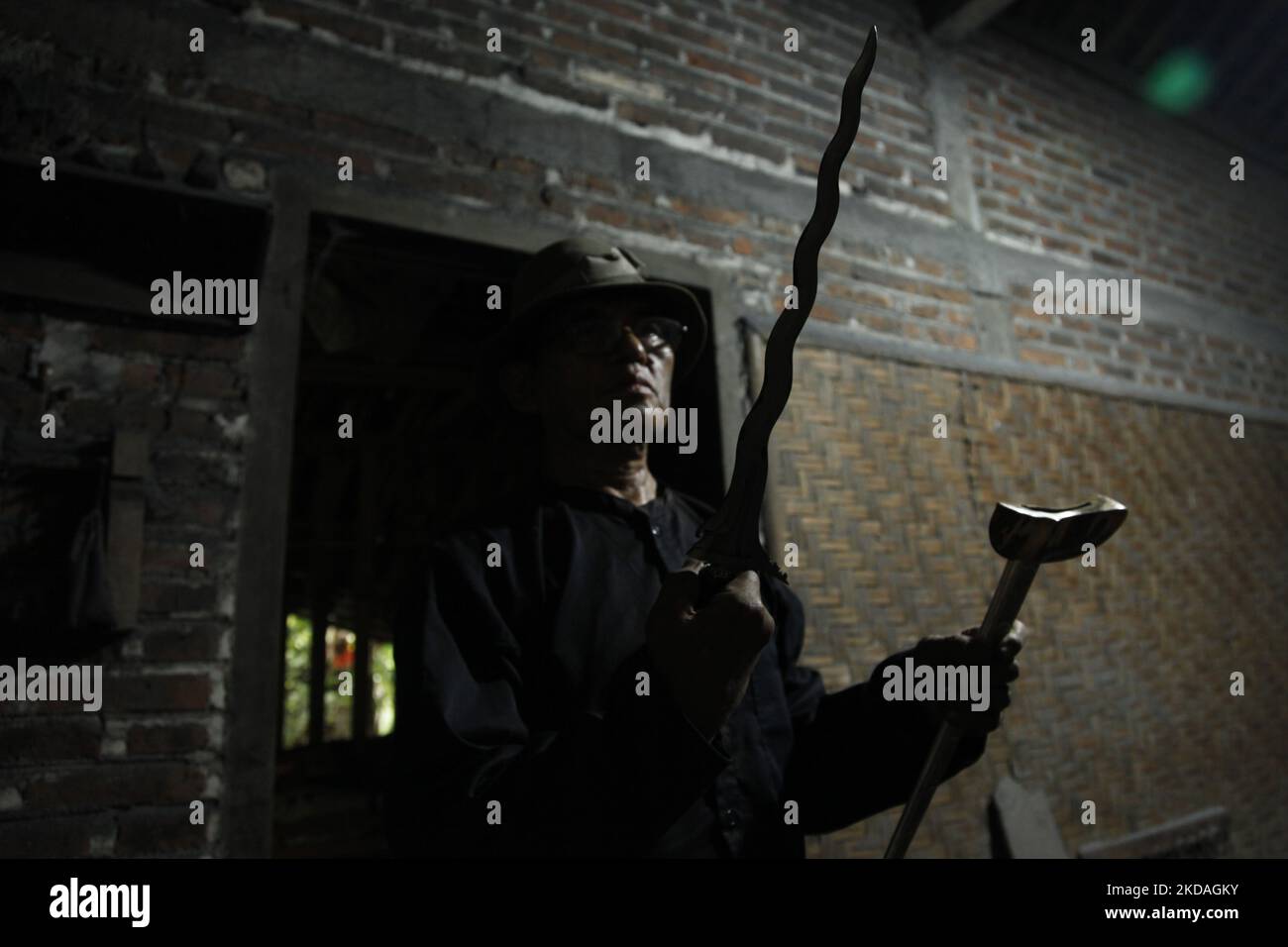 Ki Empu Sungkowo Hrumbrodjo (68), the 17th decendat of a keris maker ...