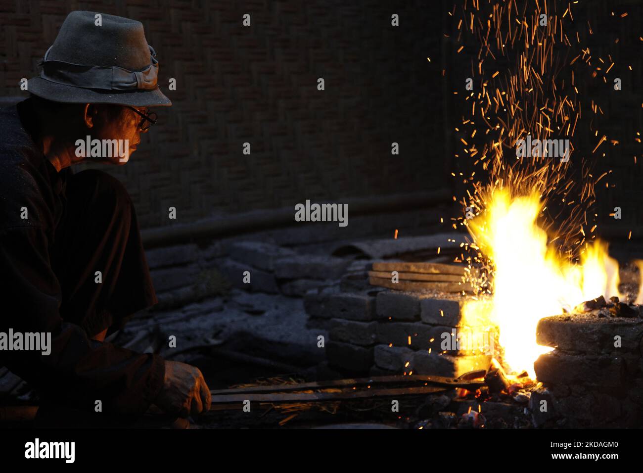 Ki Empu Sungkowo Hrumbrodjo (68), the 17th decendat of a keris maker ...