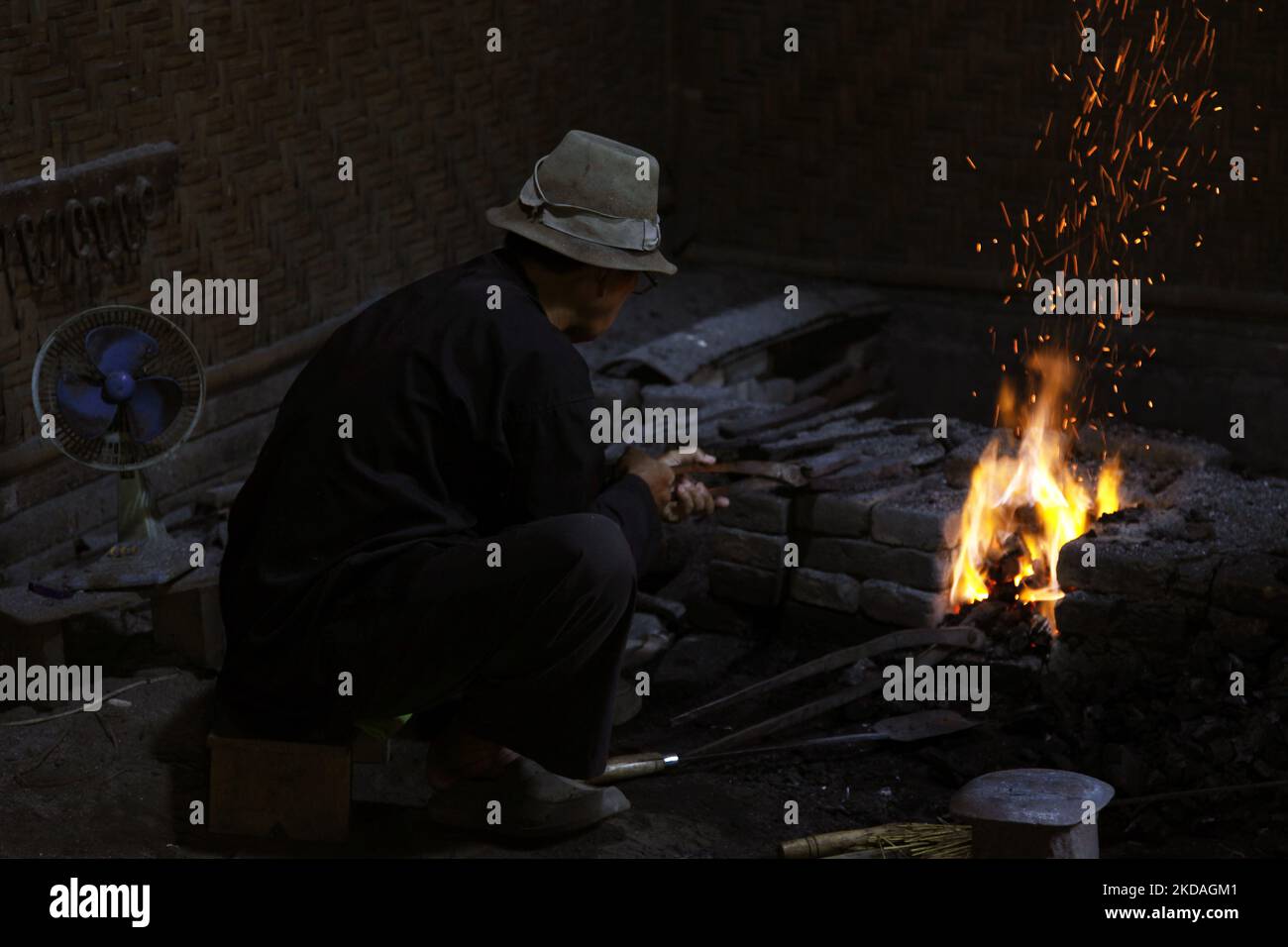 Ki Empu Sungkowo Hrumbrodjo (68), the 17th decendat of a keris maker ...