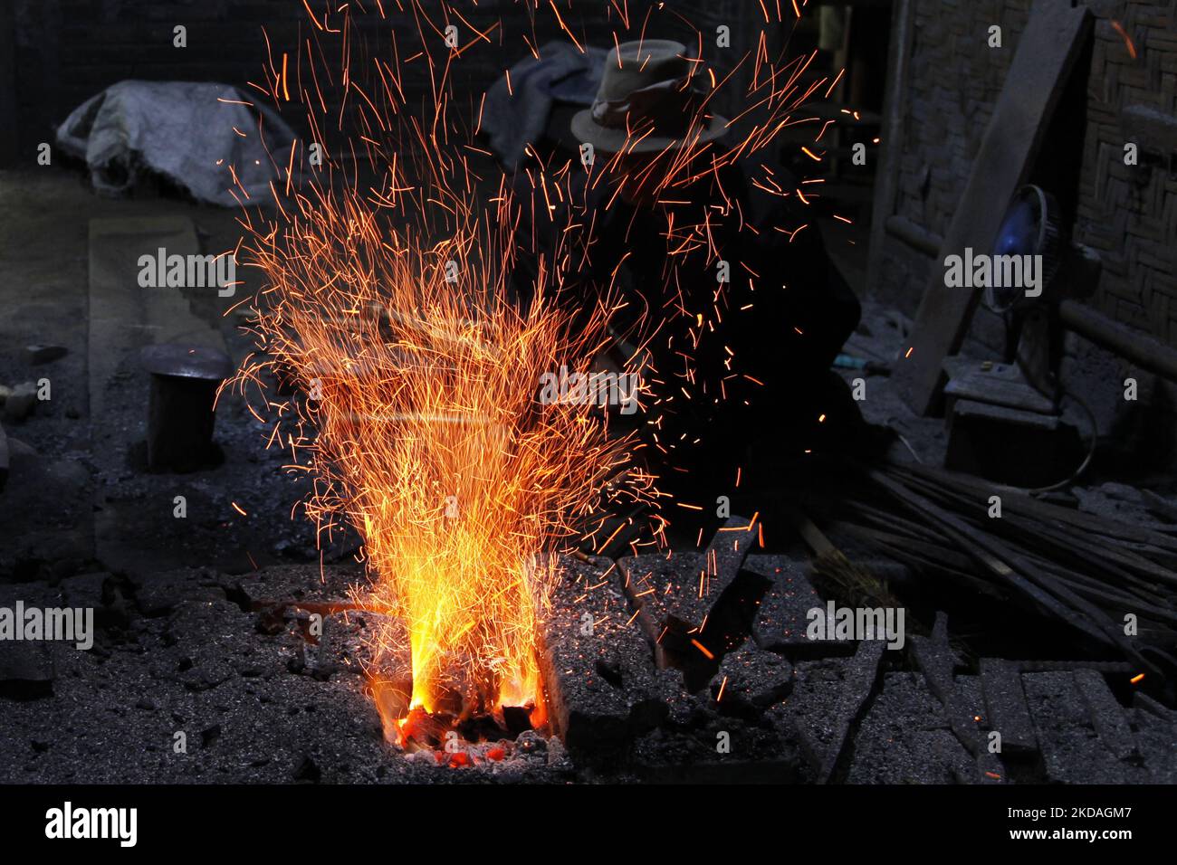 Ki Empu Sungkowo Hrumbrodjo (68), the 17th decendat of a keris maker ...