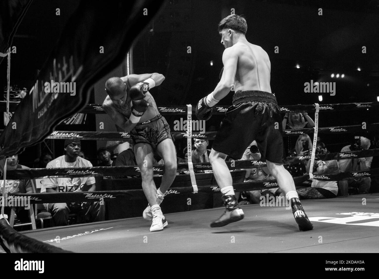 Sam Rizzo (Plymouth, MI) defeated Ronny Arana (NYC) by way of TKO ...