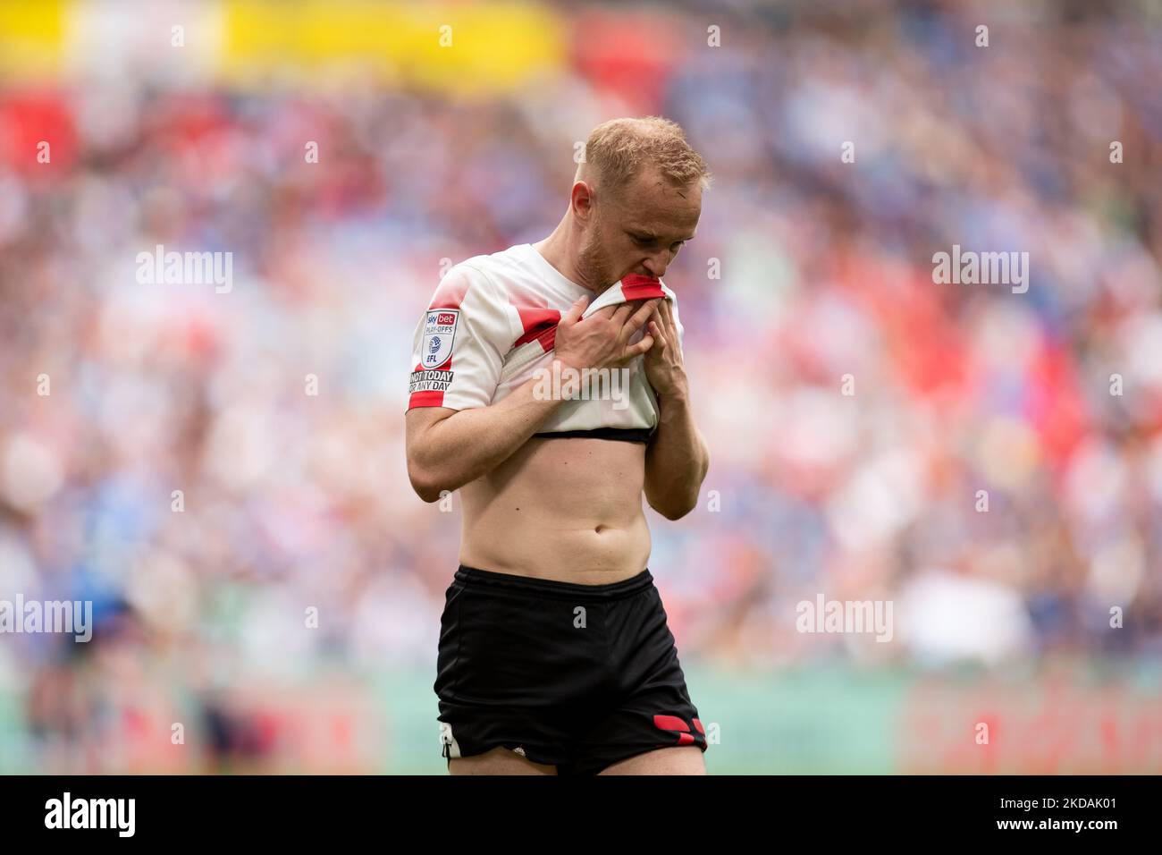 Alex Pritchard of Sunderland gestures during the Sky Bet League 1 match ...