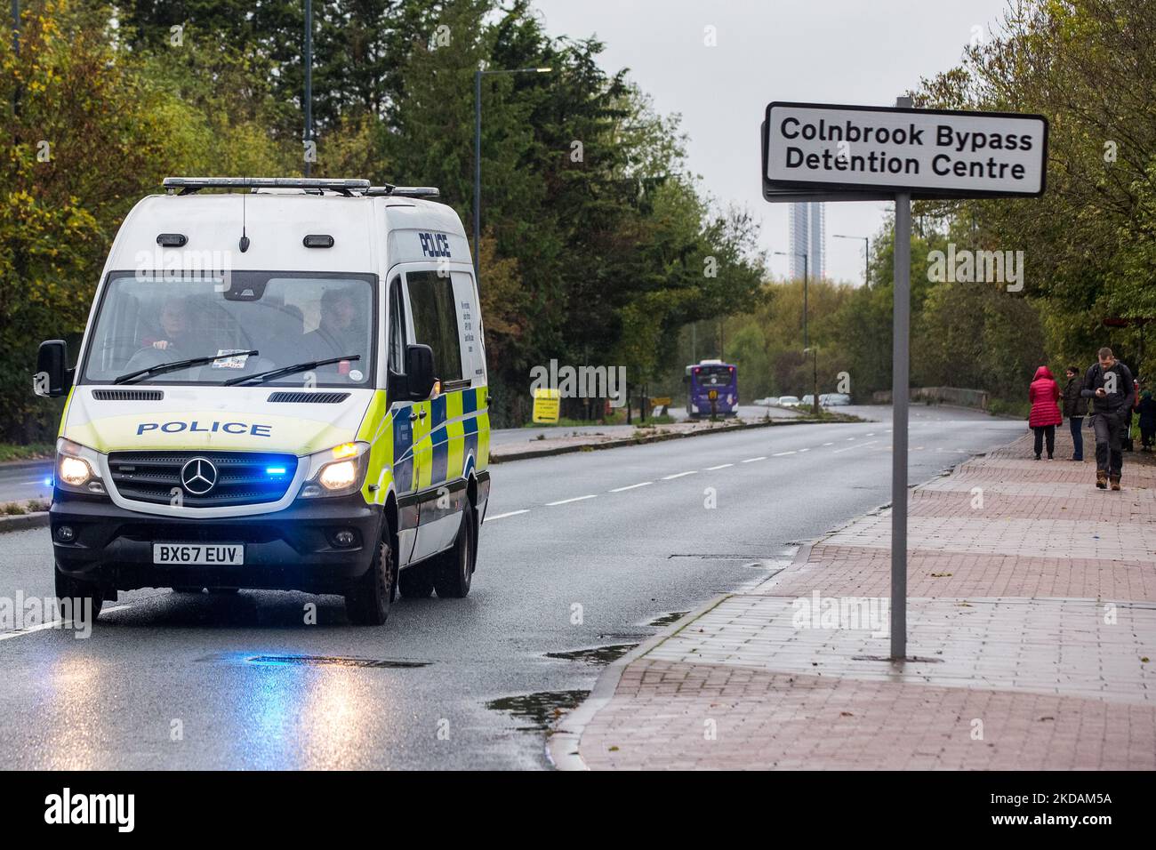 Harmondsworth, UK. 5th November, 2022. A Metropolitan Police vehicle ...