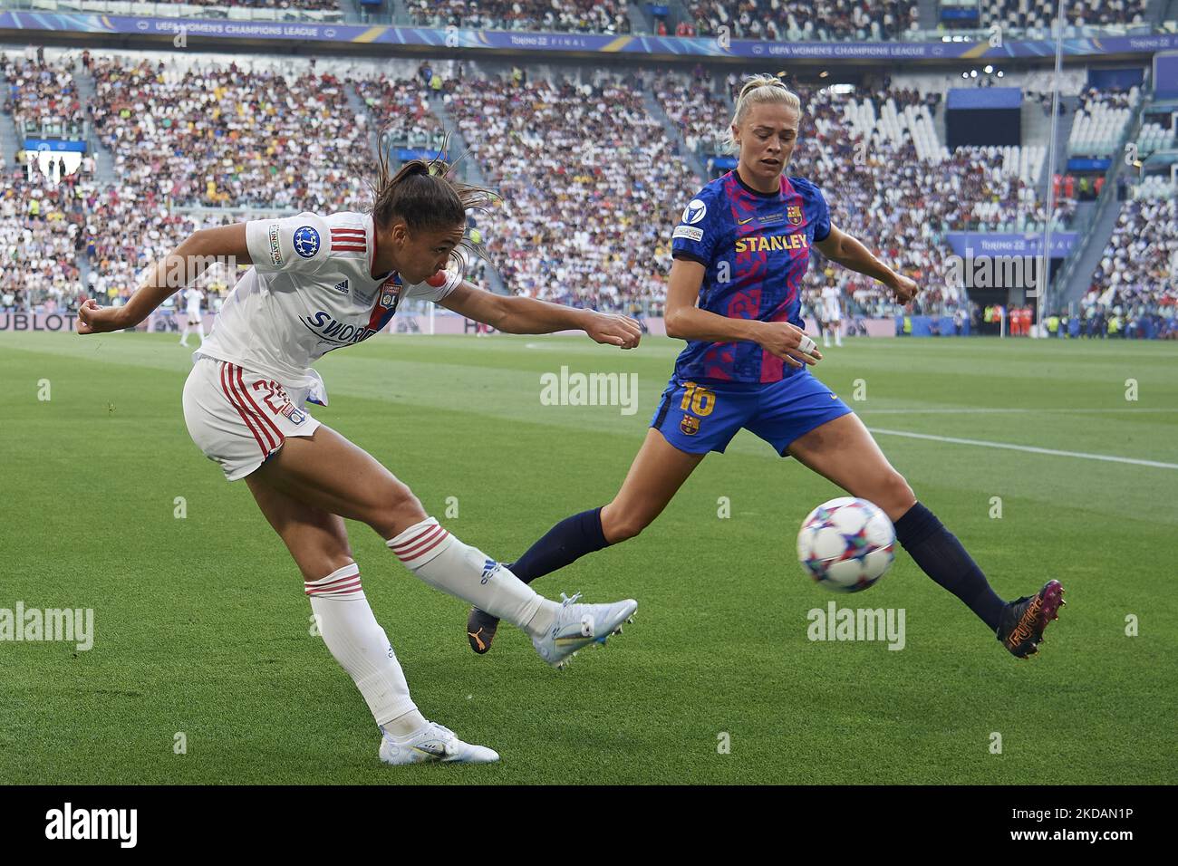 Delphine Cascarino of Olympique Lyonnais does passed during the UEFA ...
