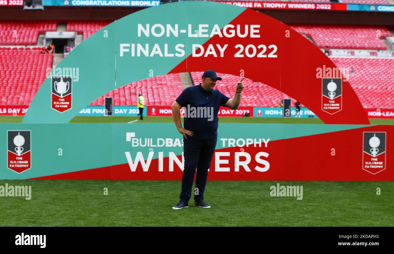 LONDON, ENGLAND - MAY 22: Andy Woodman manager of Bromley after The ...