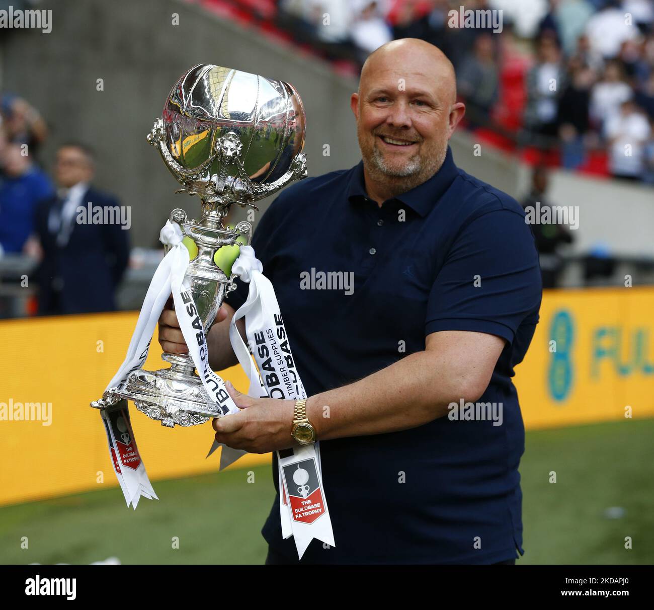 LONDON, ENGLAND - MAY 22: Andy Woodman manager of Bromley with FA ...