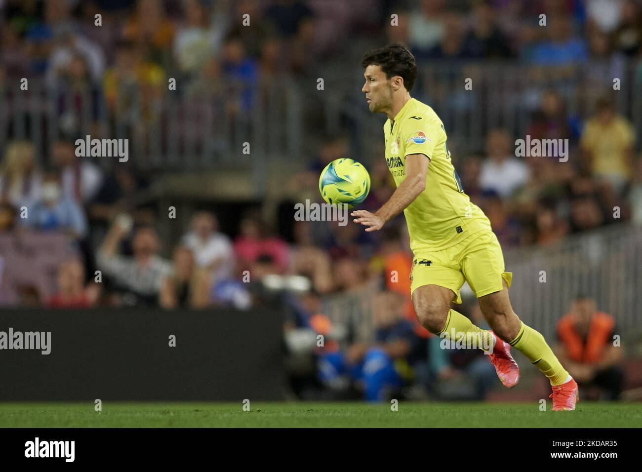 Alfonso Pedraza of Villarreal controls the ball during the LaLiga ...