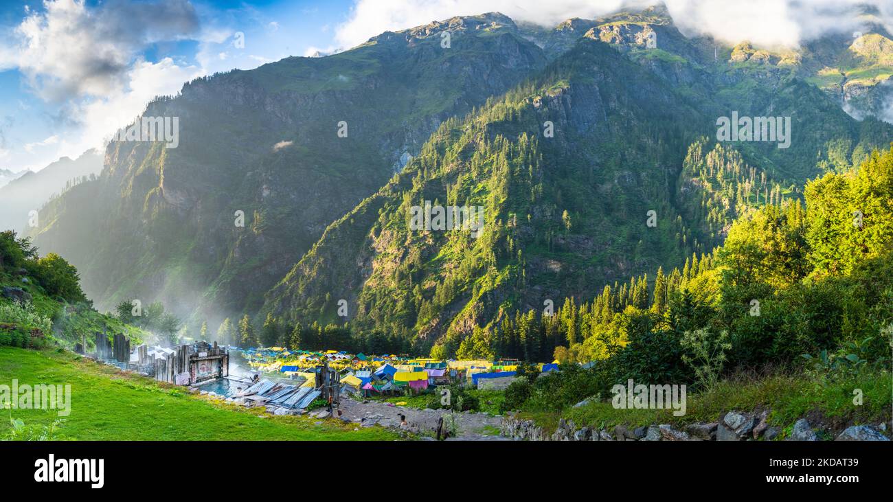 View form Kheerganga Campsite, Parvati Valley, Dauladhar Range ...