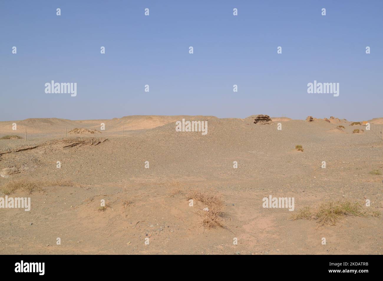 The desert around the Great Wall of the Han Dynasty Stock Photo - Alamy