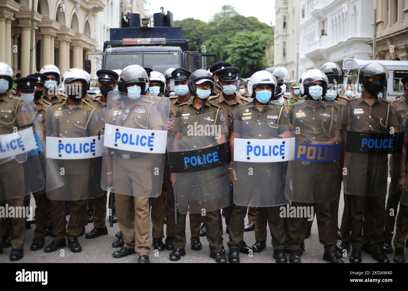 Sri lankan riot police personnel hi-res stock photography and images ...