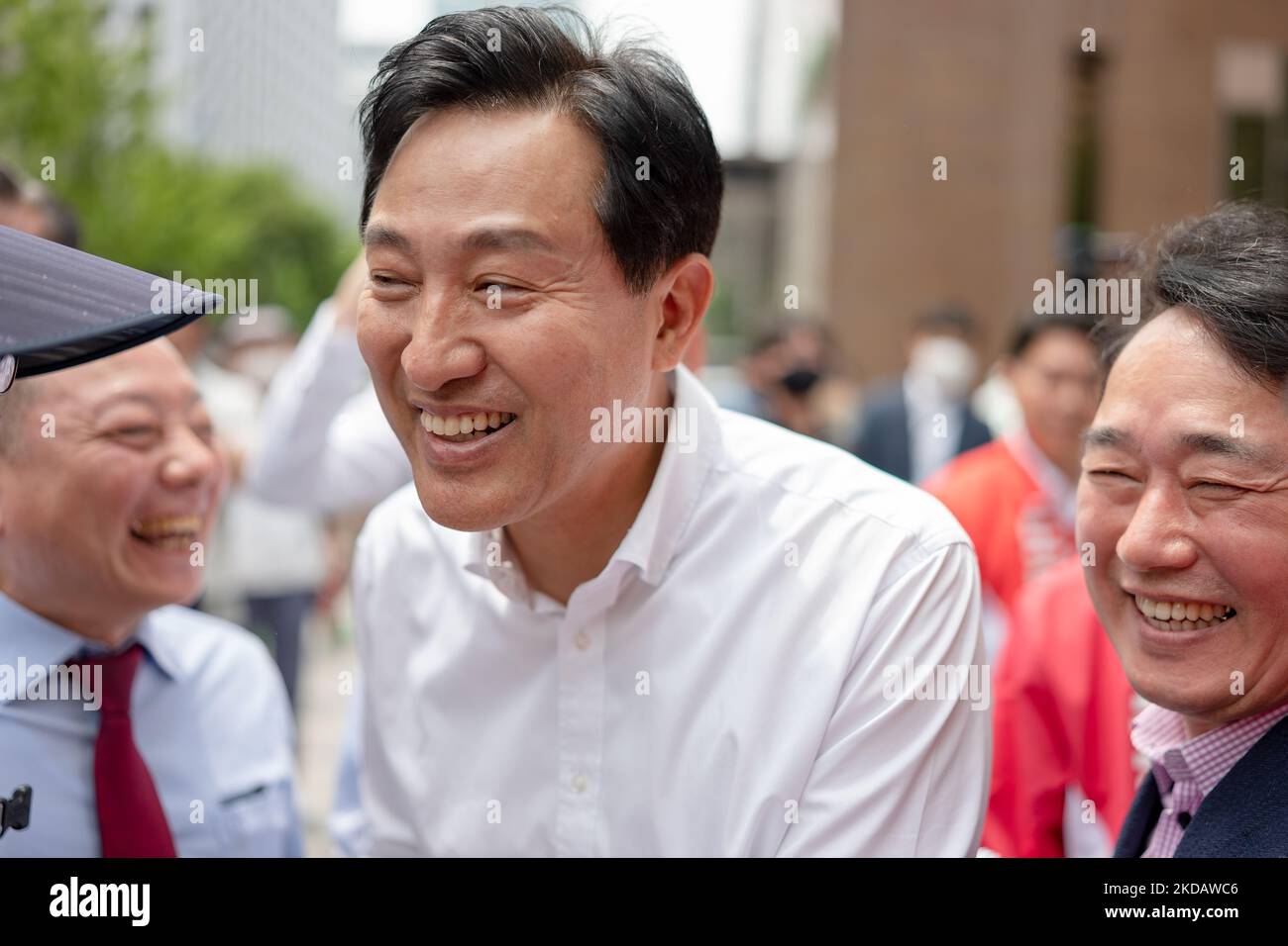 The current mayor of Seoul, Oh Se-hoon, campaigning for the mayor of ...