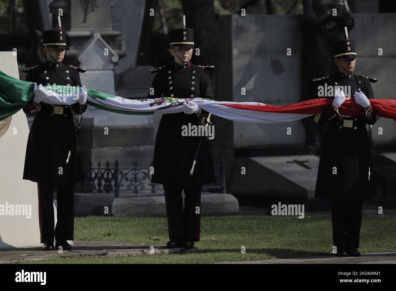 Elements of the Mexican army unroll the flag inside the Dolores ...